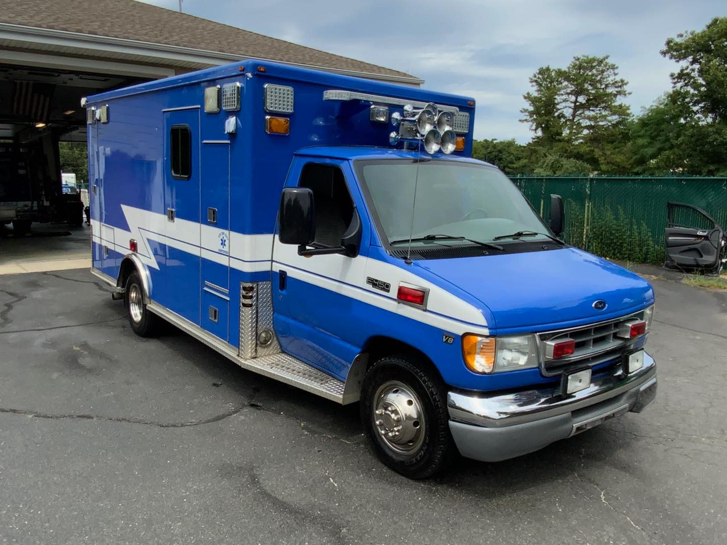 2002 PL Custom Ford Type III Ambulance | Used Truck Details