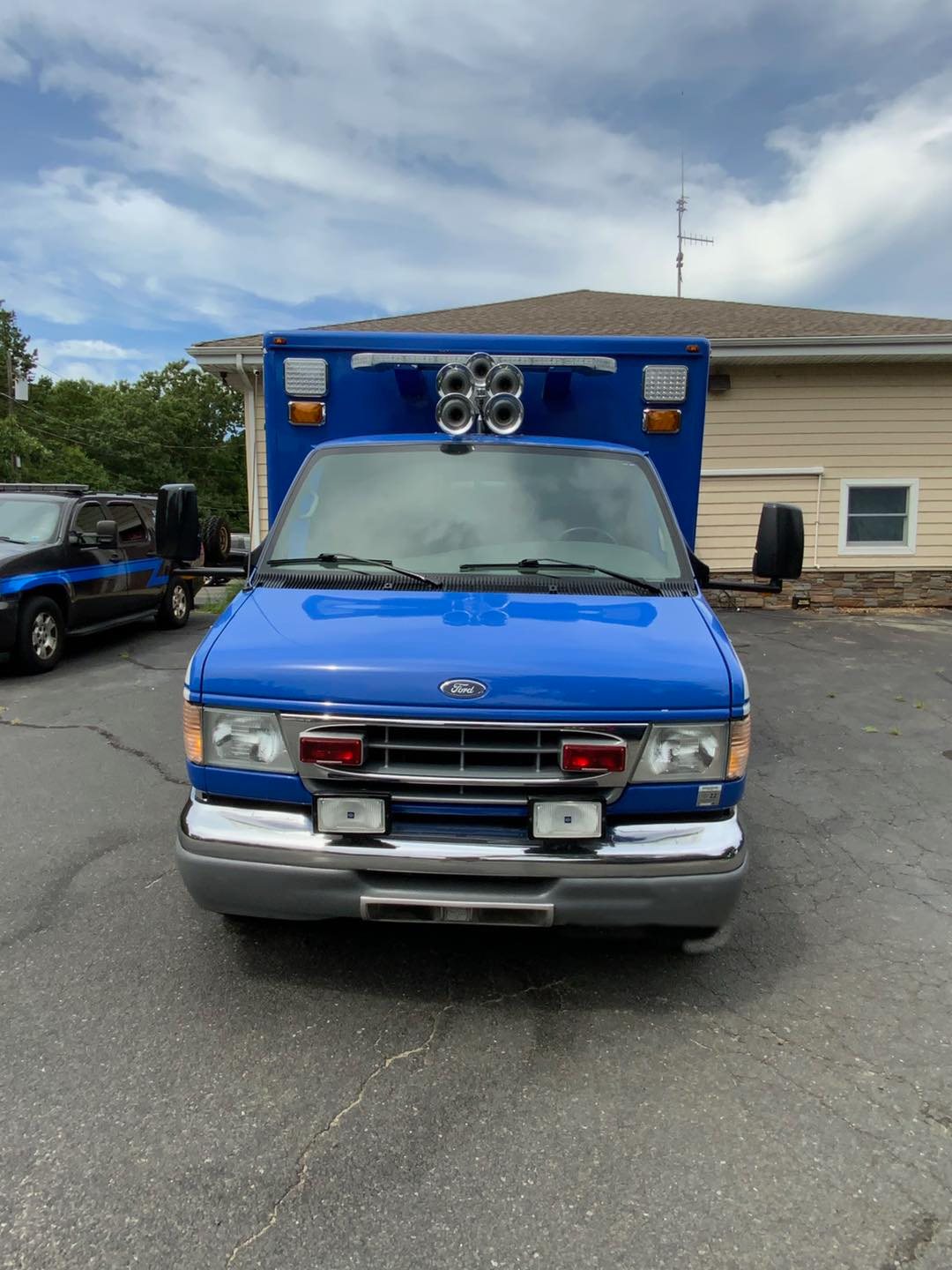2002 PL Custom Ford Type III Ambulance | Used Truck Details