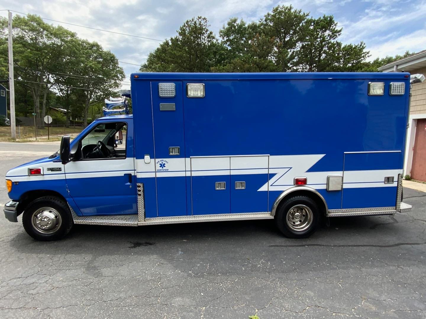 2002 PL Custom Ford Type III Ambulance | Used Truck Details