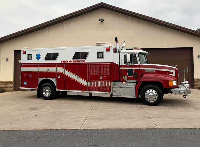 1990 E-One Mack Commercial Walk-In Rescue | Used Truck Details