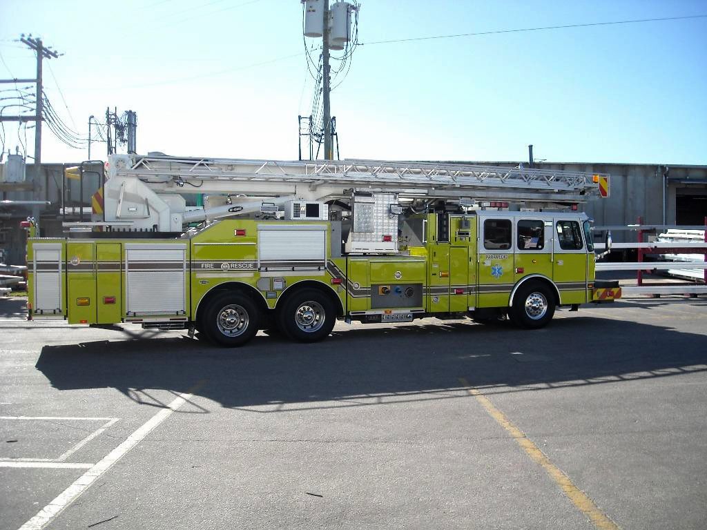 2006 E-One Cyclone II 100' Bronto | Used Truck Details