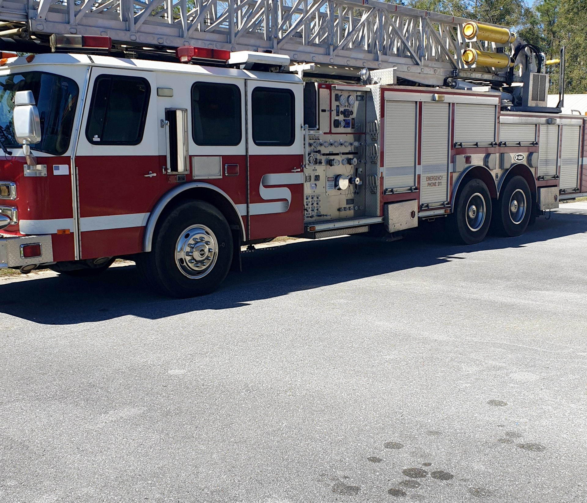 1997 E-One Hurricane 100' Platform | Used Truck Details