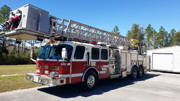 1997 E-One Hurricane 100' Platform | Firetrucks Unlimited