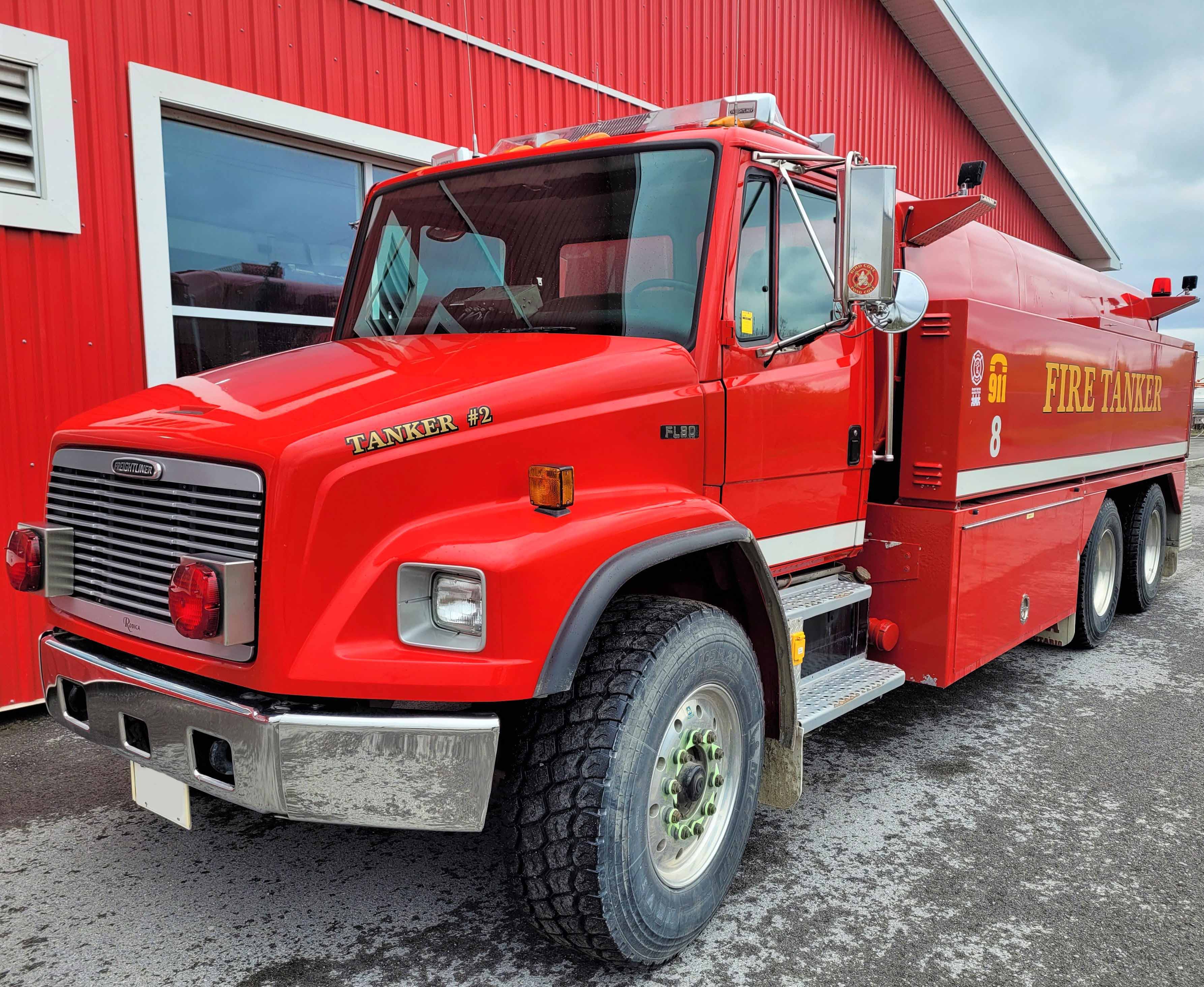 2001 Freightliner Commercial Tandem-Axle Super Tanker | Used Truck Details