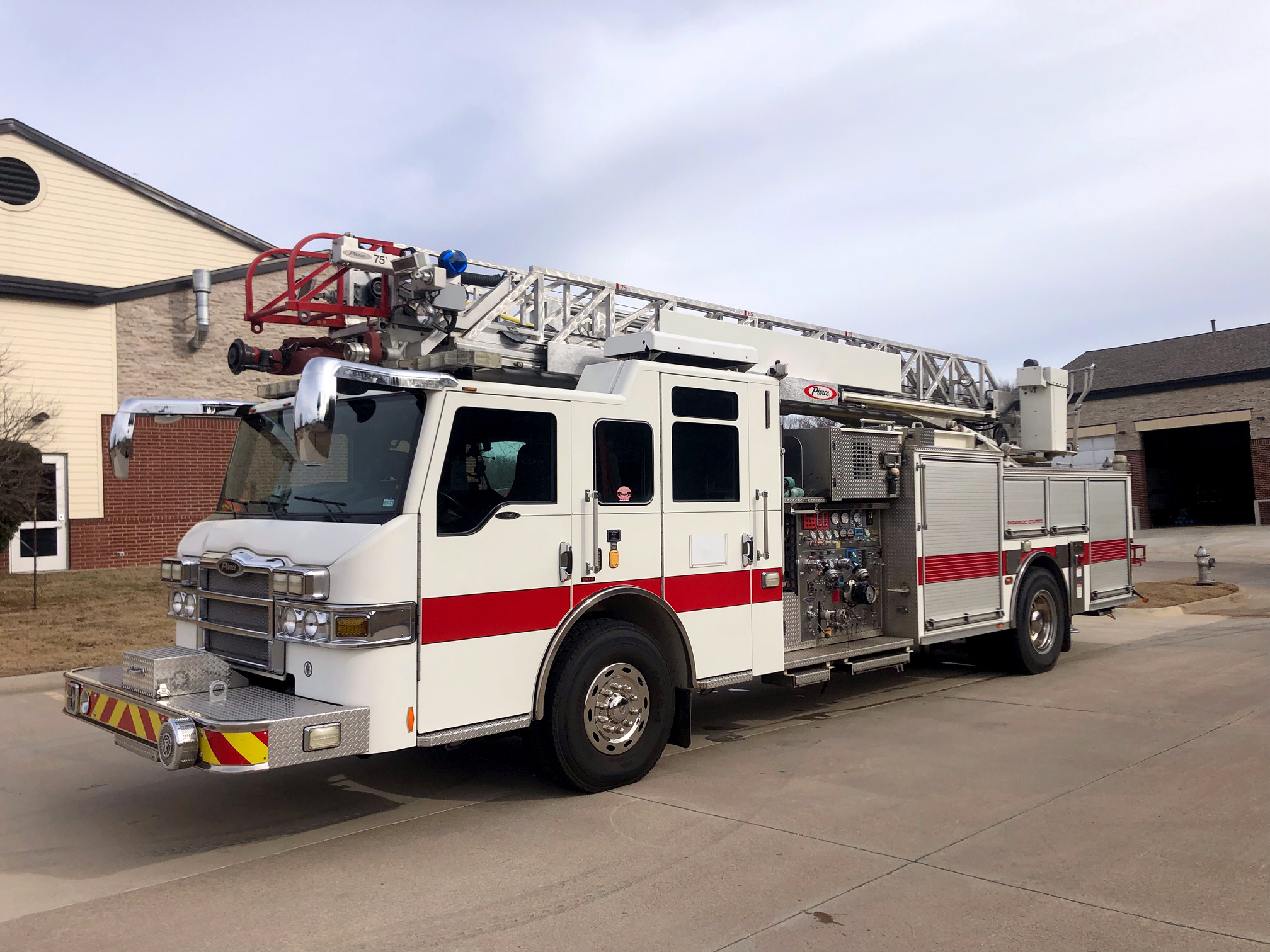 2008 Pierce Velocity 75' Aerial | Used Truck Details