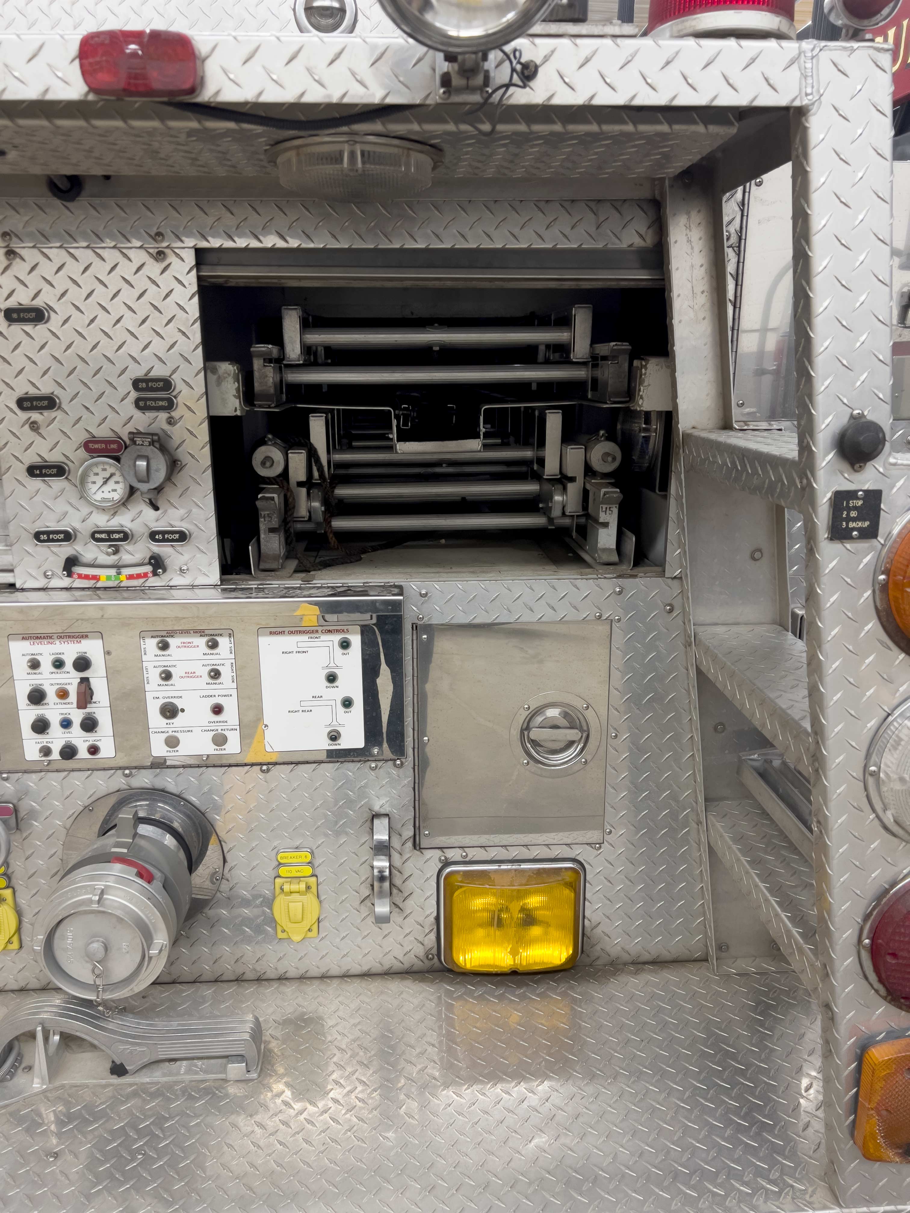 1989 Grumman Spartan 102' Platform | Firetrucks Unlimited