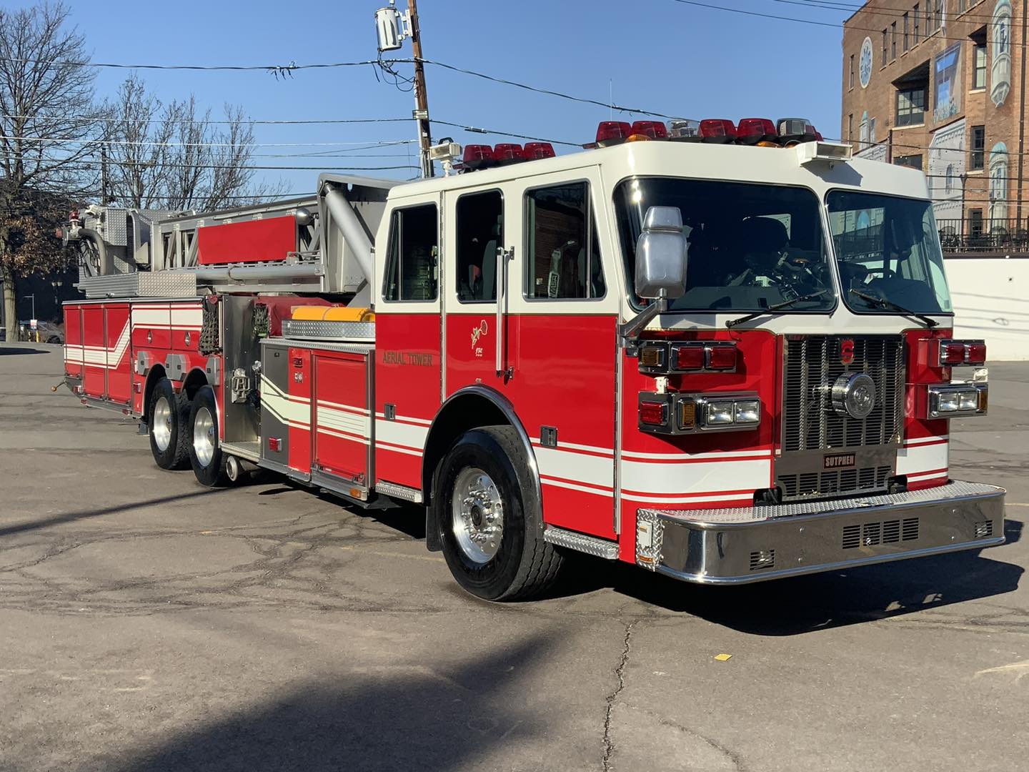 2008 Sutphen Mid-Mount 100' Tower | Used Truck Details