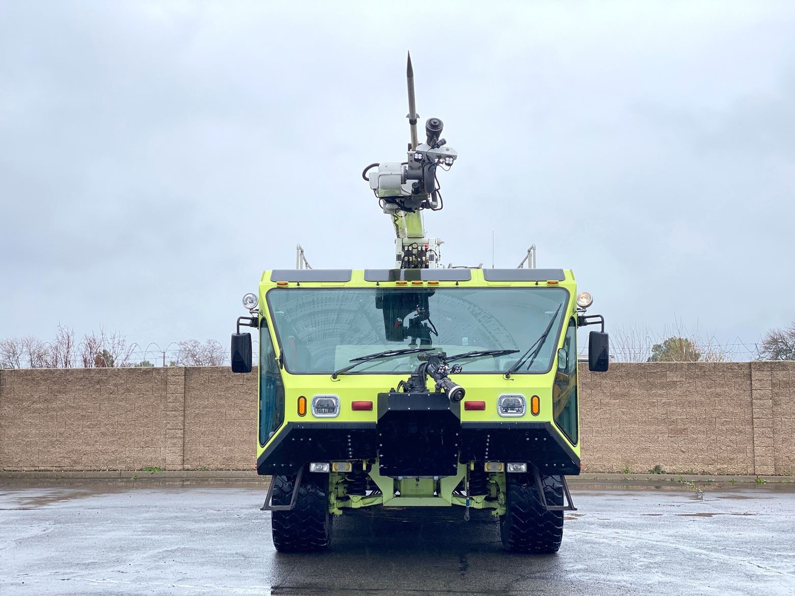 2004 Oshkosh Striker 3000 ARFF w/53' Snozzle | Used Truck Details