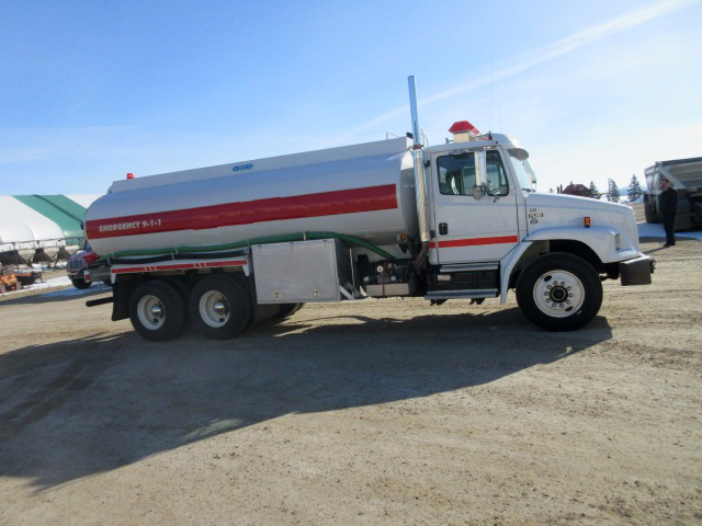 2000 Freightliner Tandem Axle Commercial Tanker | Used Truck Details