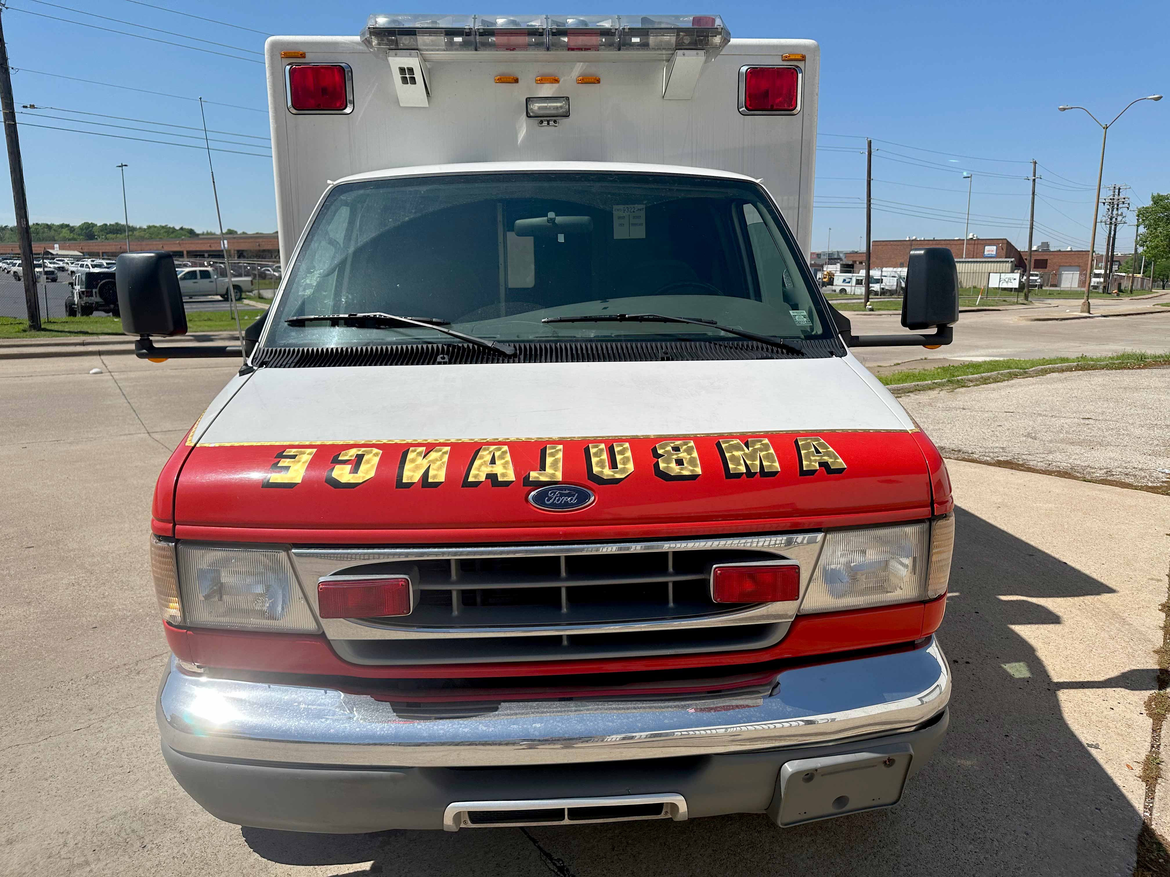 2001 PL Custom Ford E-450 Ambulance | Used Truck Details