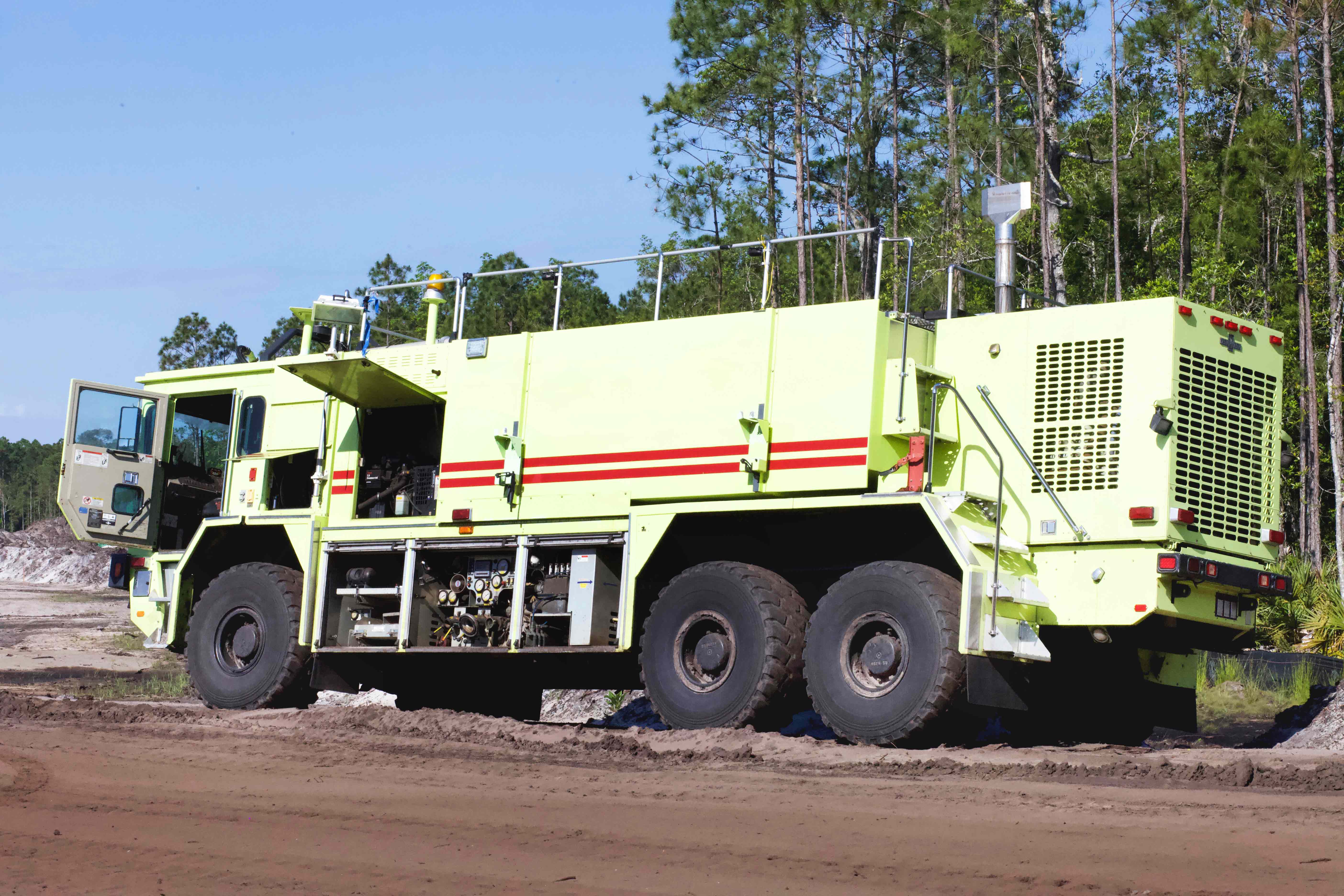 2001 Oshkosh TI-3000 ARFF | Firetrucks Unlimited