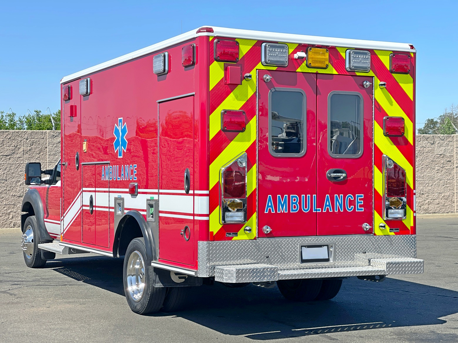 2013 Wheeled Coach Ford Commercial 4x4 Type I Ambulance | Used Truck ...