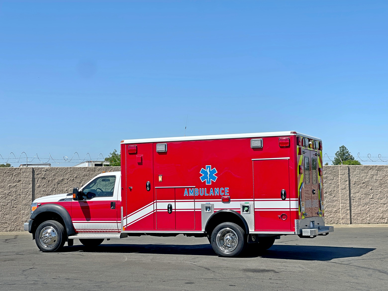 2013 Wheeled Coach Ford Commercial 4x4 Type I Ambulance | Used Truck ...