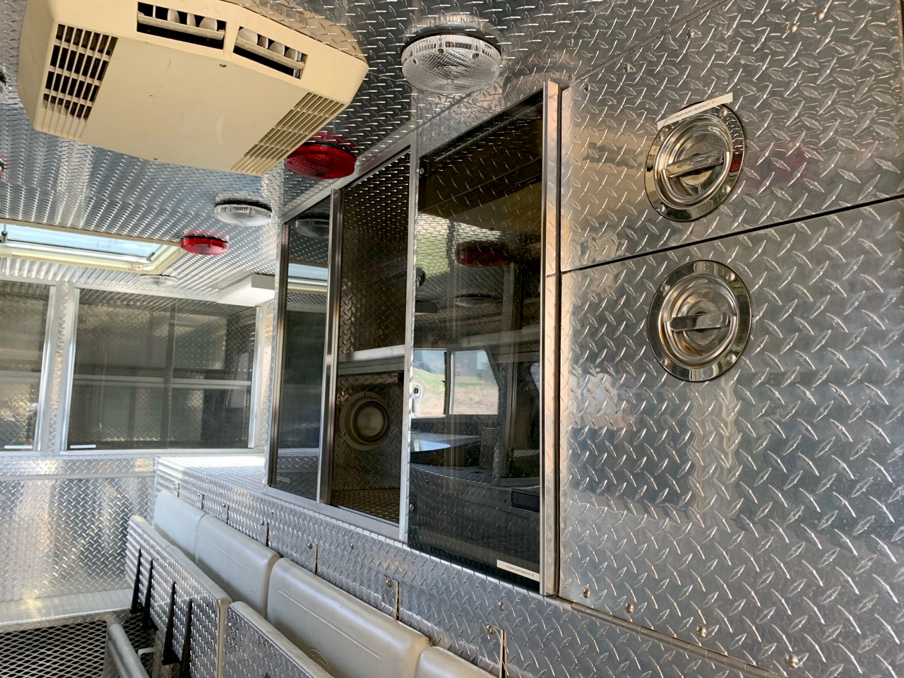 1999 E-One Walk-In Heavy Rescue | Used Truck Details