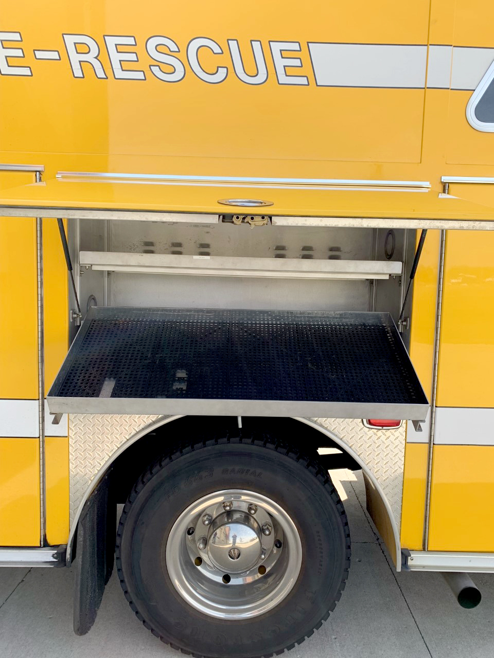 1999 E-One Walk-In Heavy Rescue | Used Truck Details