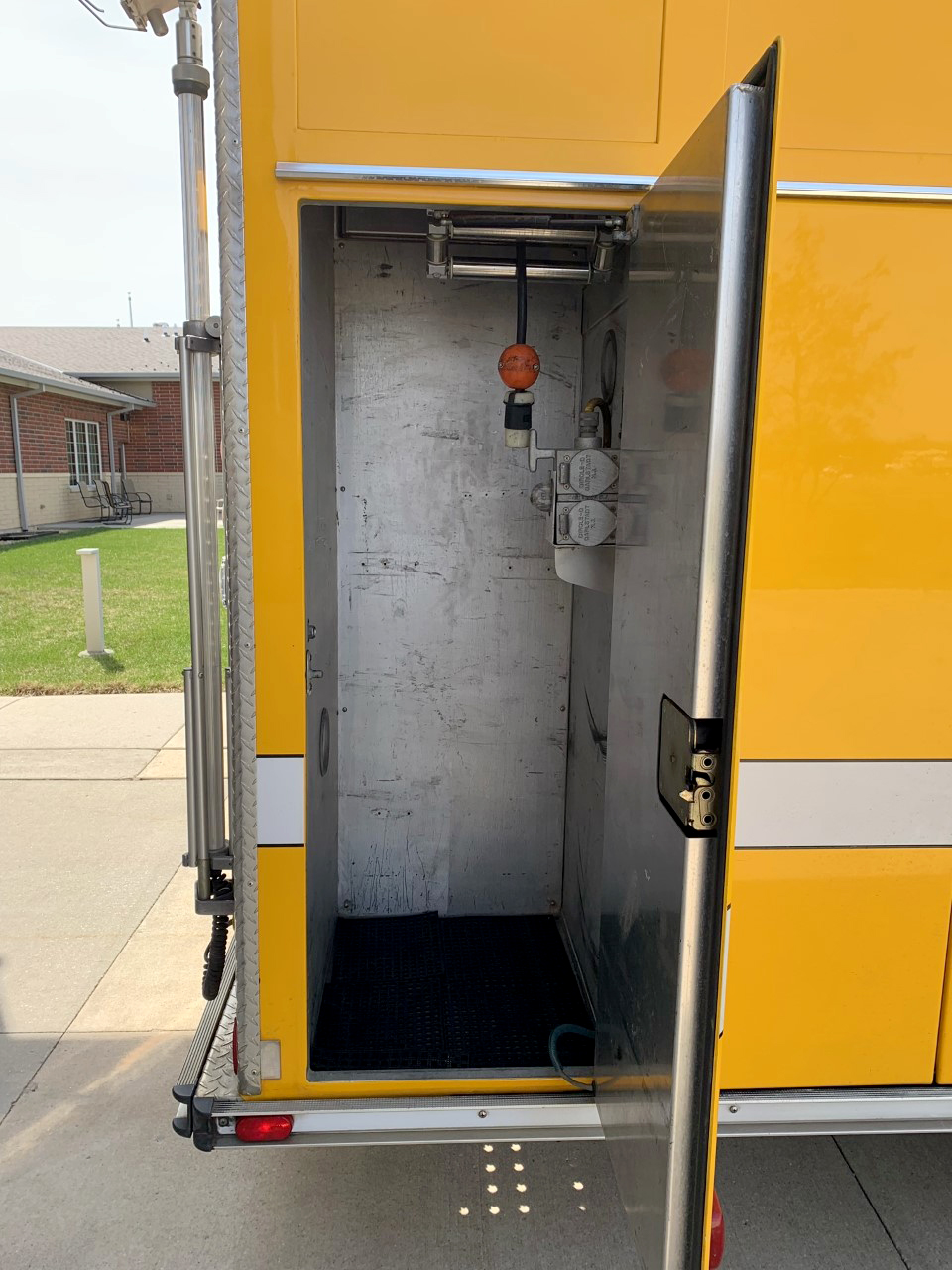 1999 E-One Walk-In Heavy Rescue | Used Truck Details