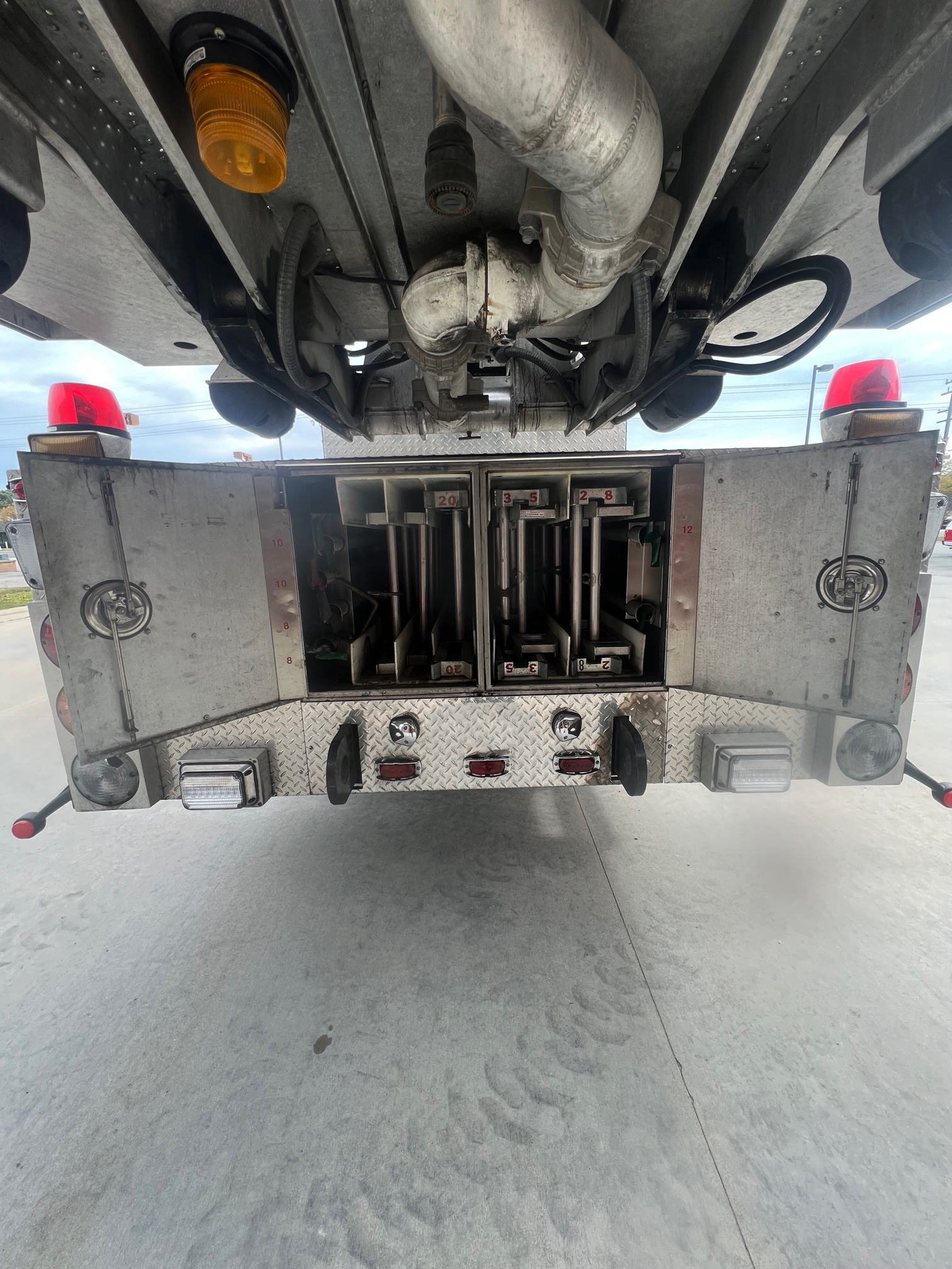 1998 Baker Spartan 95' Aerialscope | Used Truck Details