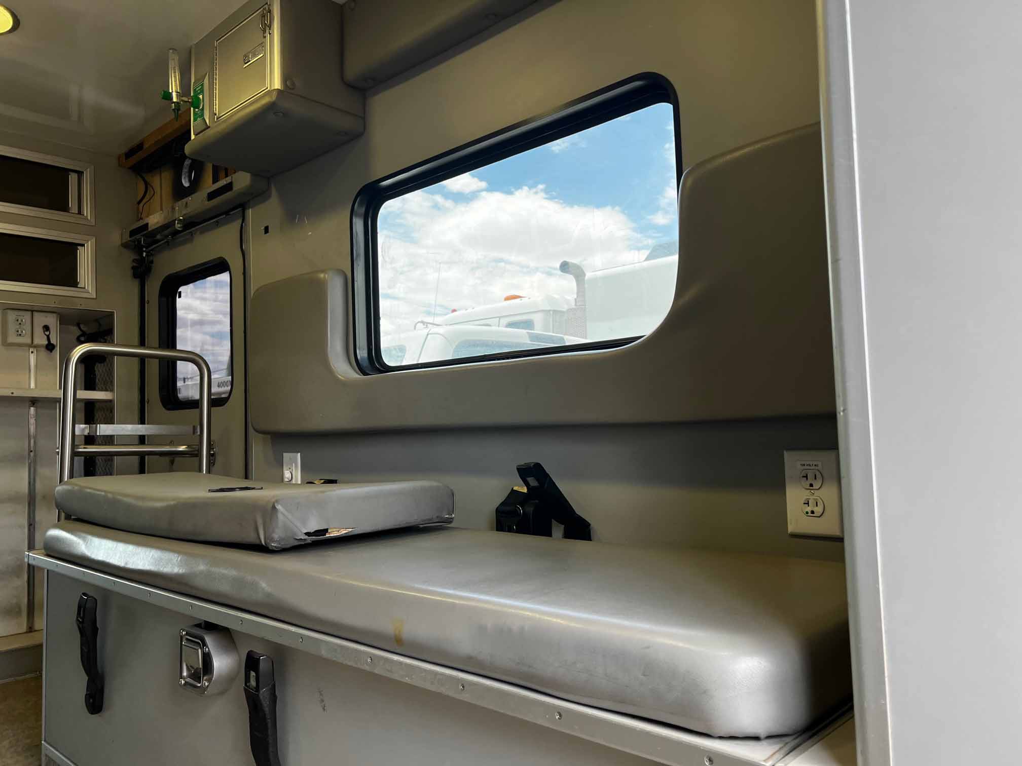 2012 Medix Ford E350 Type 3 Ambulance | Used Truck Details