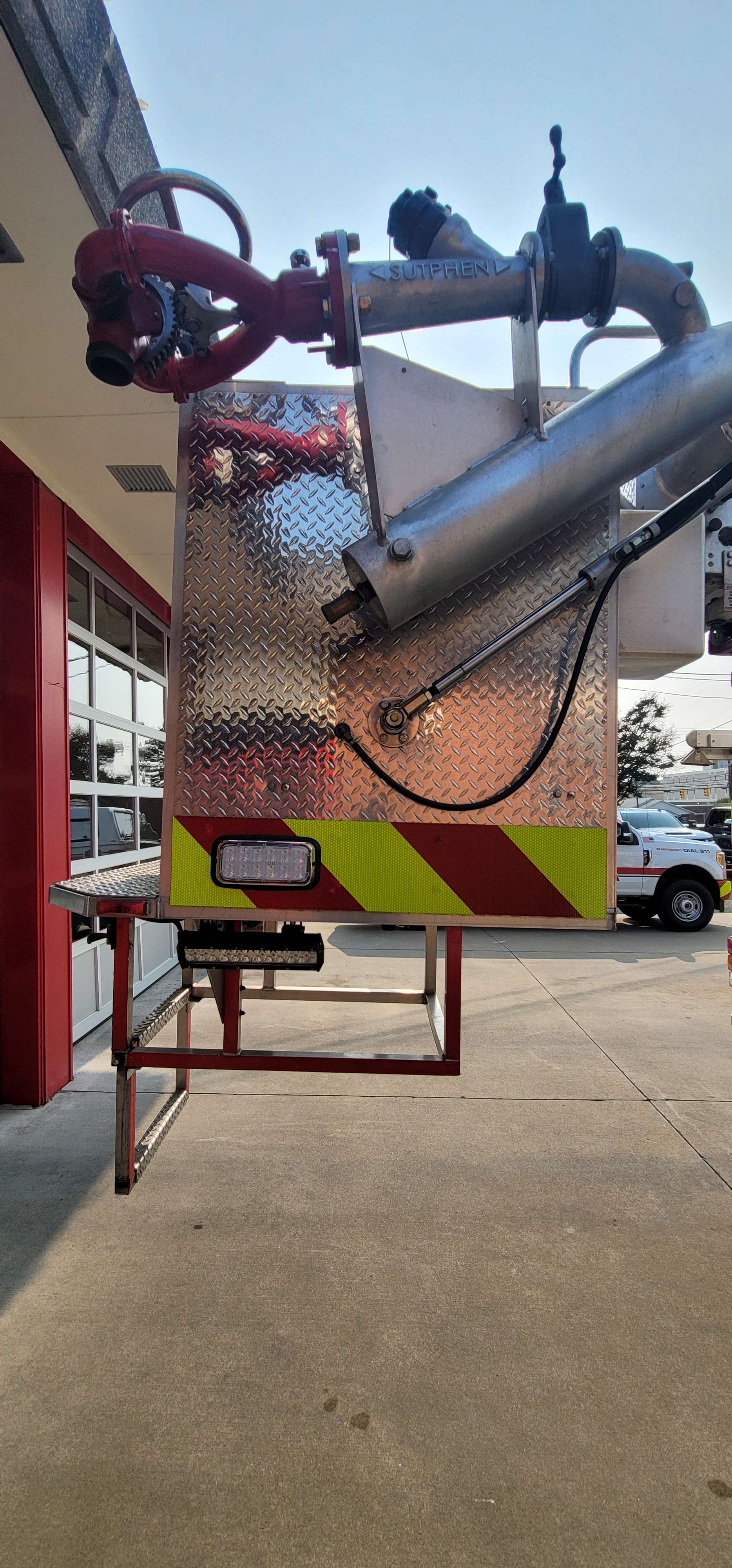 2005 Sutphen 85' Tower | Used Truck Details