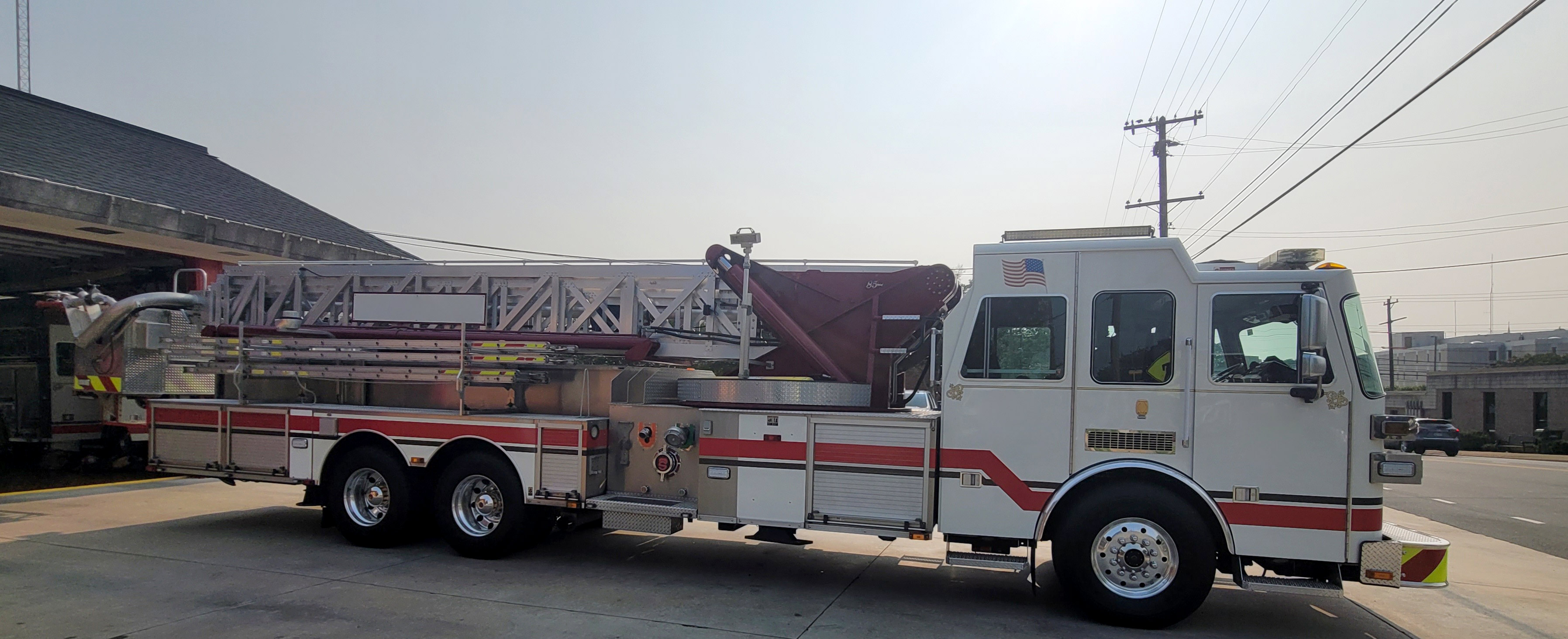 2005 Sutphen 85' Tower | Used Truck Details