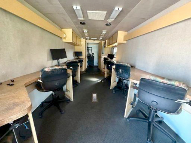 2003 Ford WFG 38S Mobile Command Center | Used Truck Details