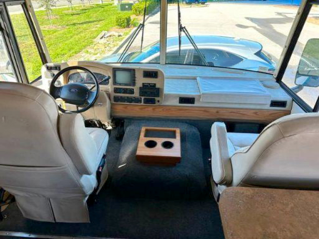 2003 Ford WFG 38S Mobile Command Center | Used Truck Details