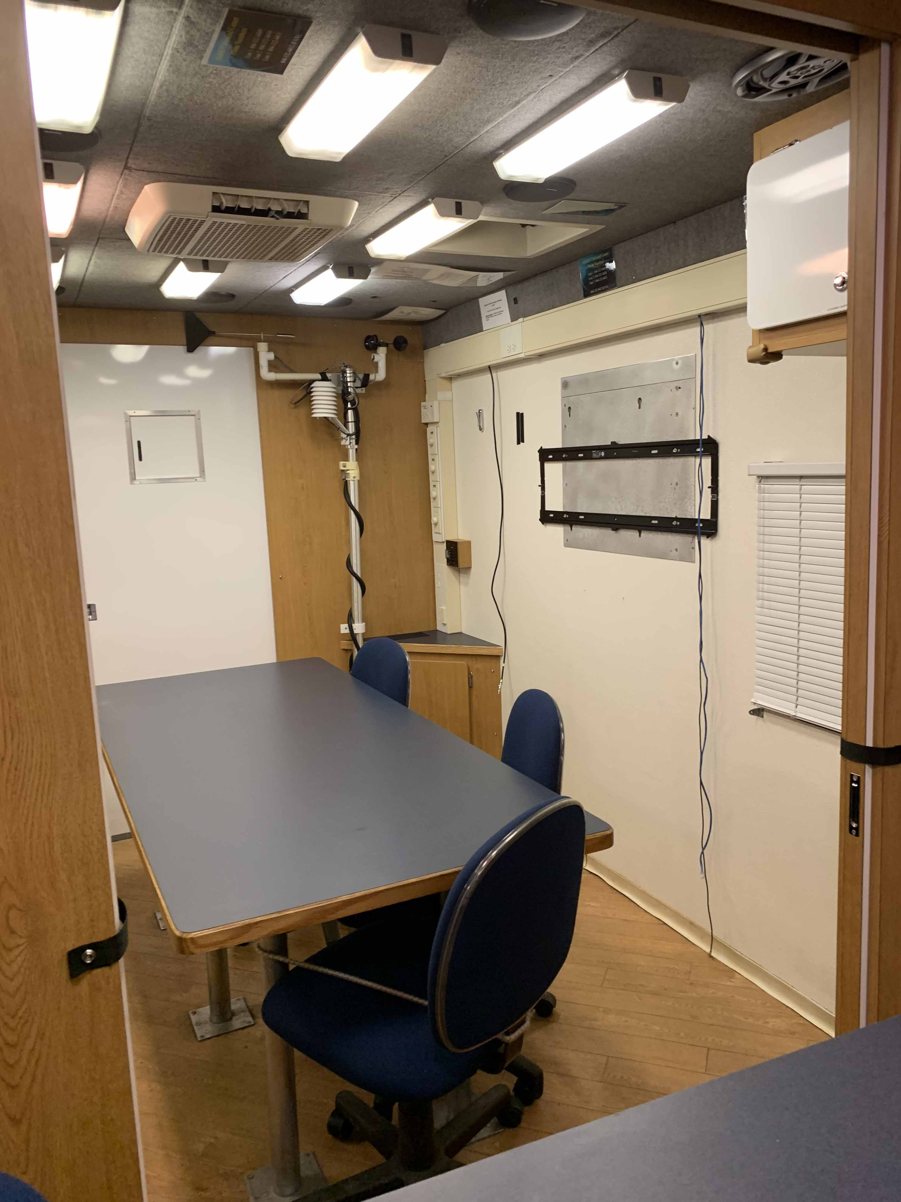 2005 Freightliner Farber X-Line Mobile Command Center | Used Truck Details