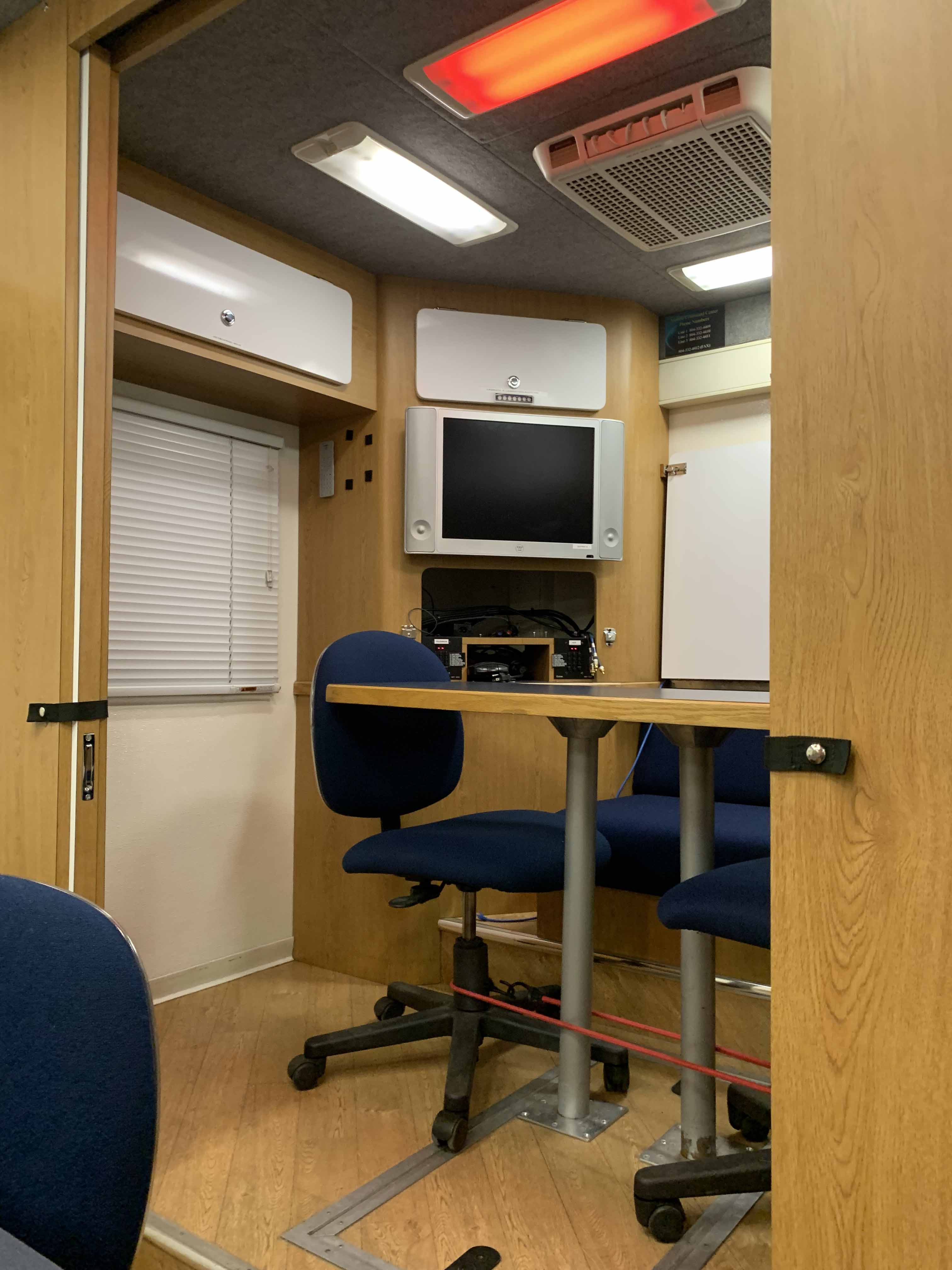 2005 Freightliner Farber X-Line Mobile Command Center | Used Truck Details