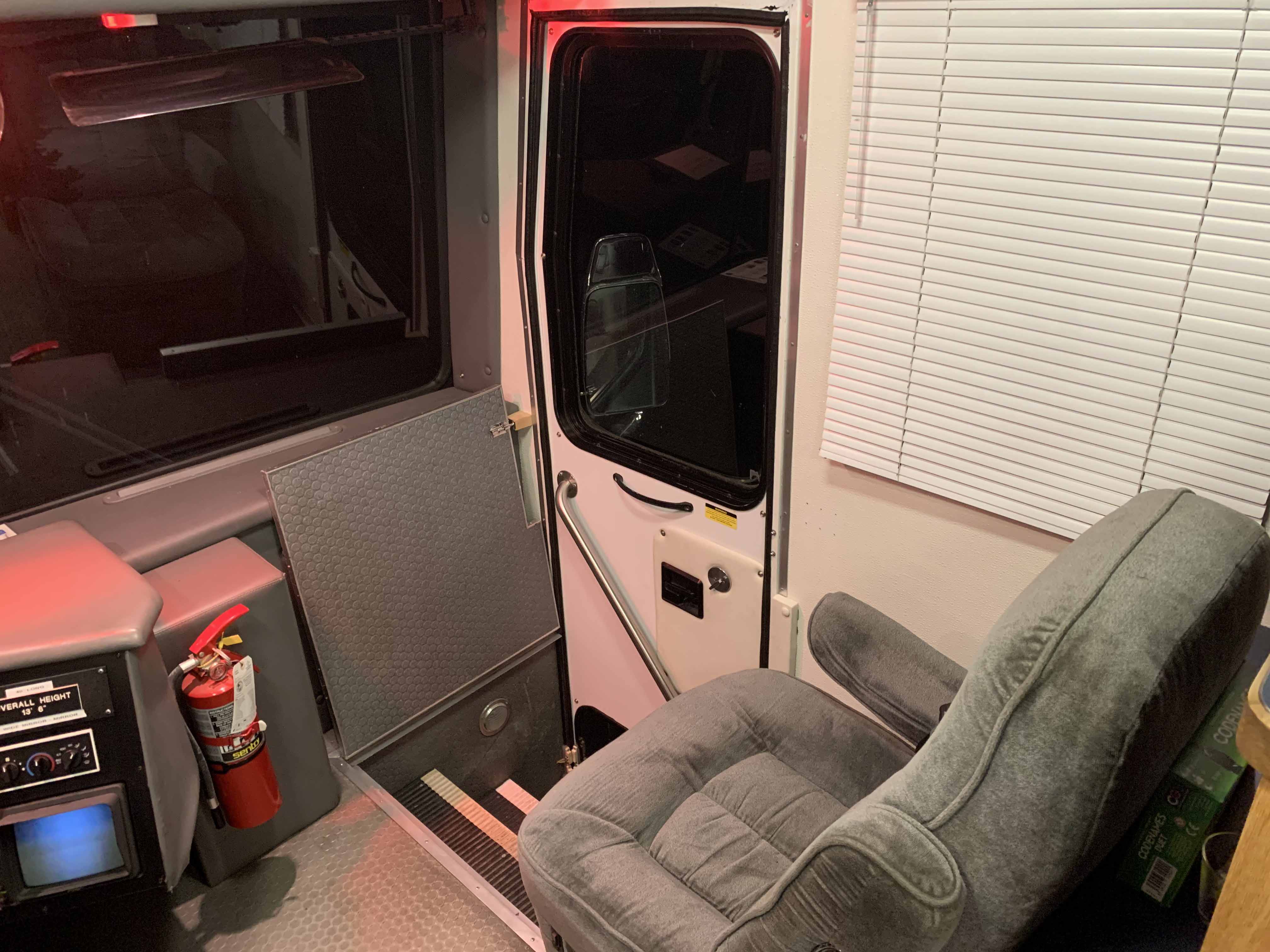 2005 Freightliner Farber X-Line Mobile Command Center | Used Truck Details