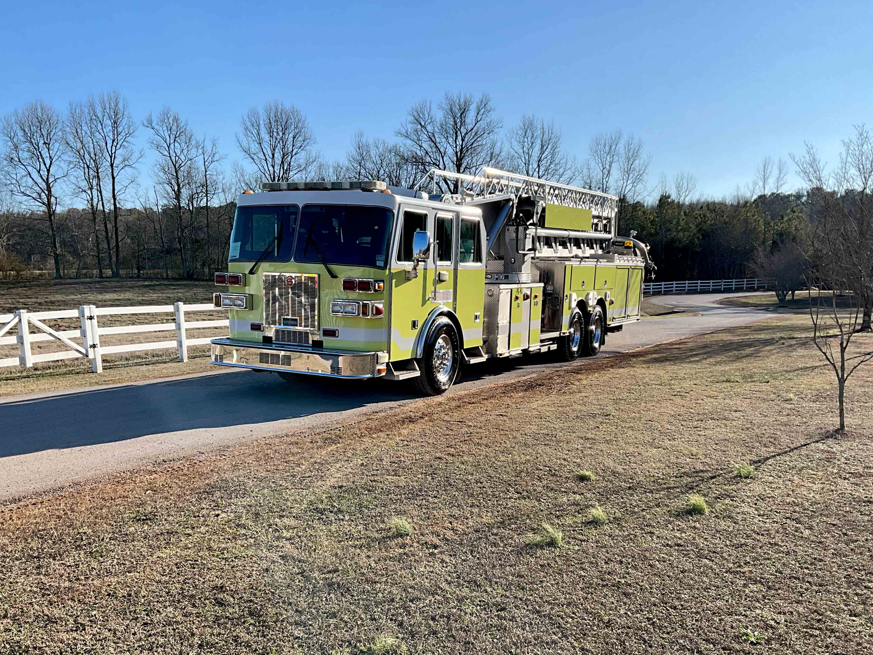 2006 Sutphen Mid-Mount 110' Platform | Used Truck Details