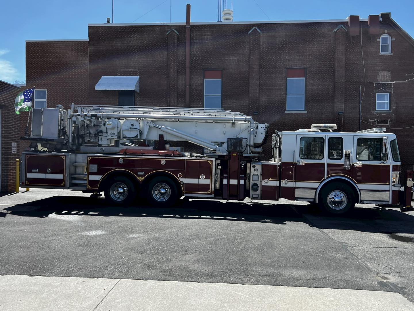 1999 Spartan Aerialscope Mid-Mount 75' Tower | Used Truck Details