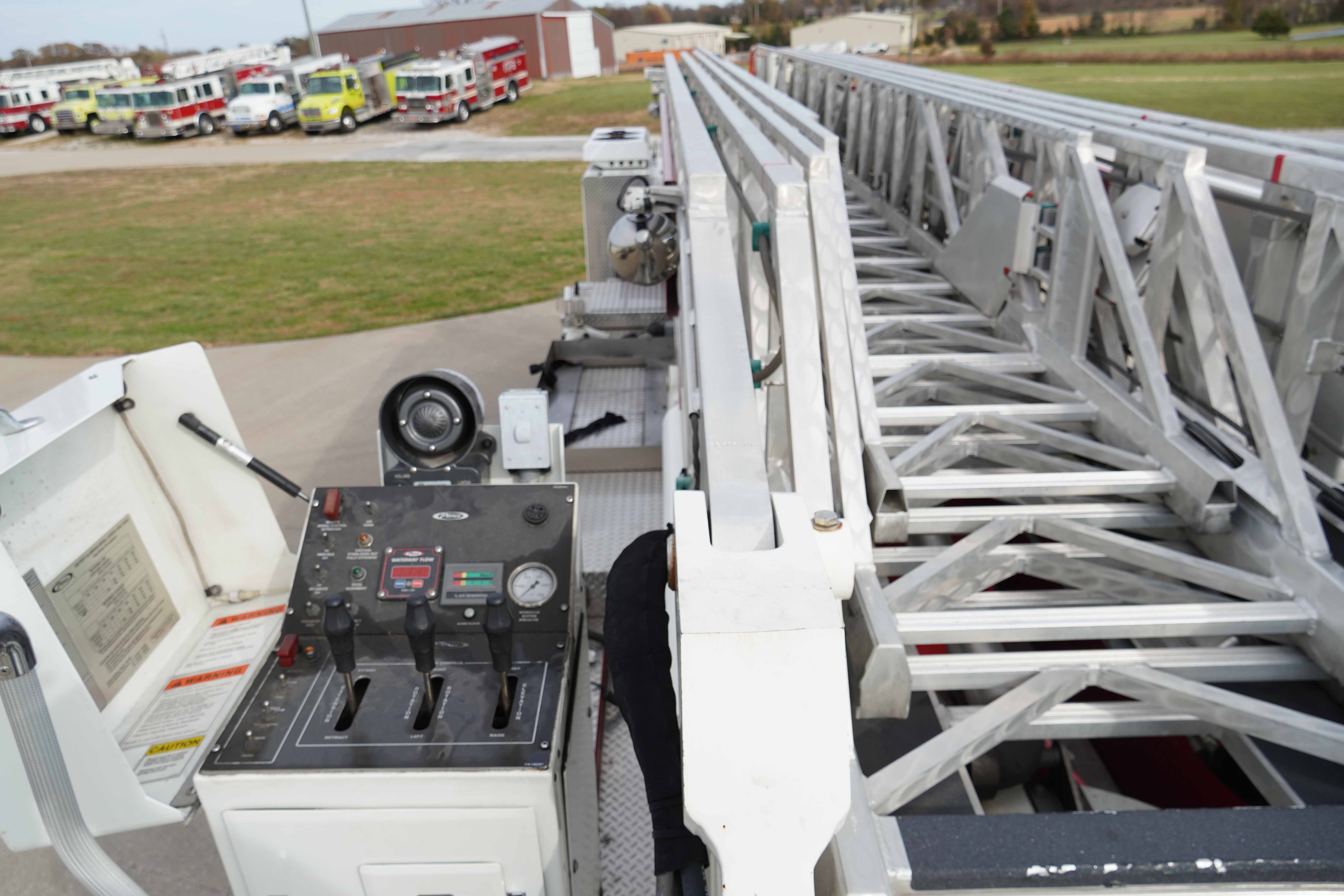 2010 Pierce Velocity 100' Aerial | Firetrucks Unlimited