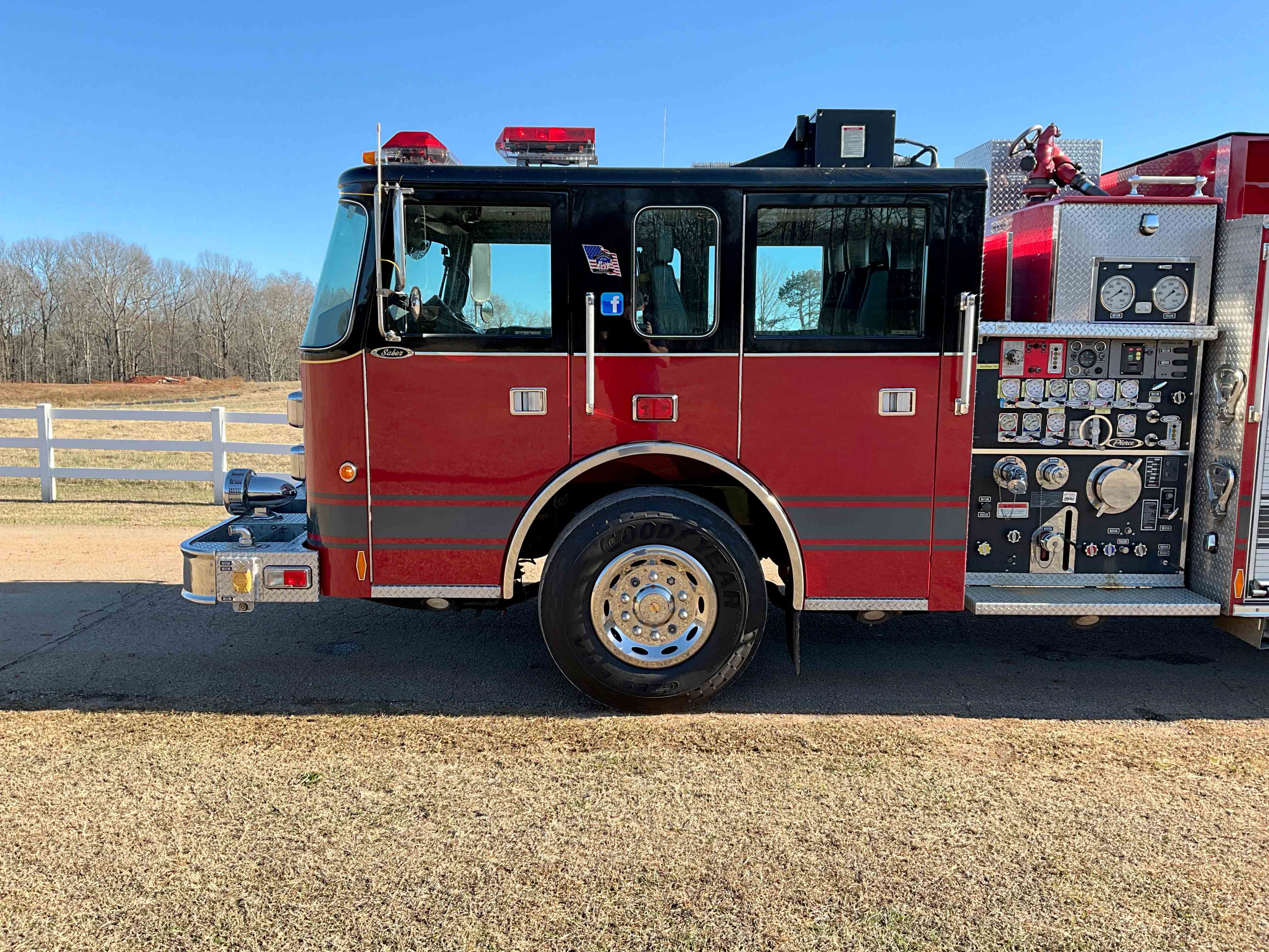 2000 Pierce Saber Pumper | Used Truck Details