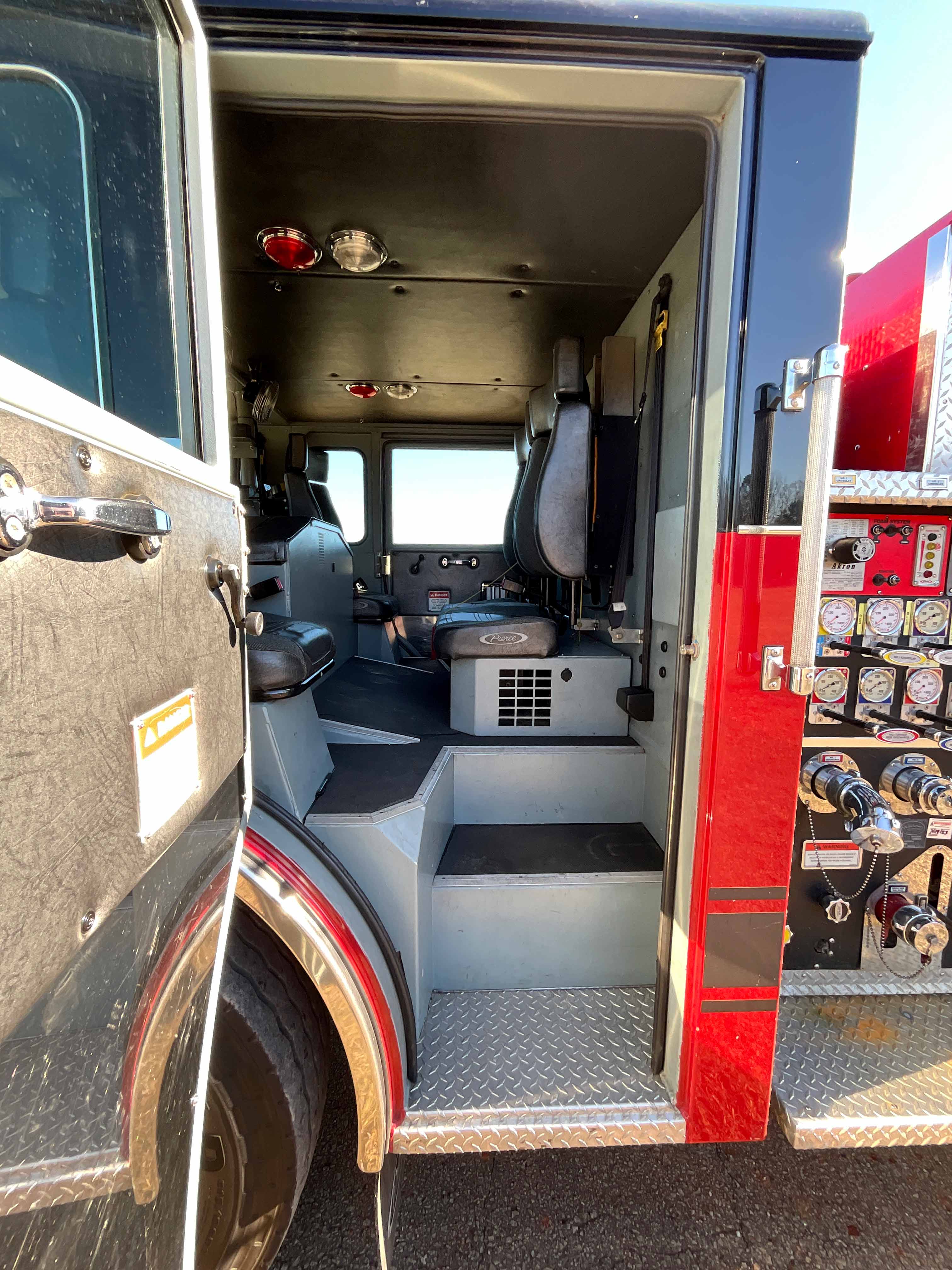 2000 Pierce Saber Pumper | Used Truck Details