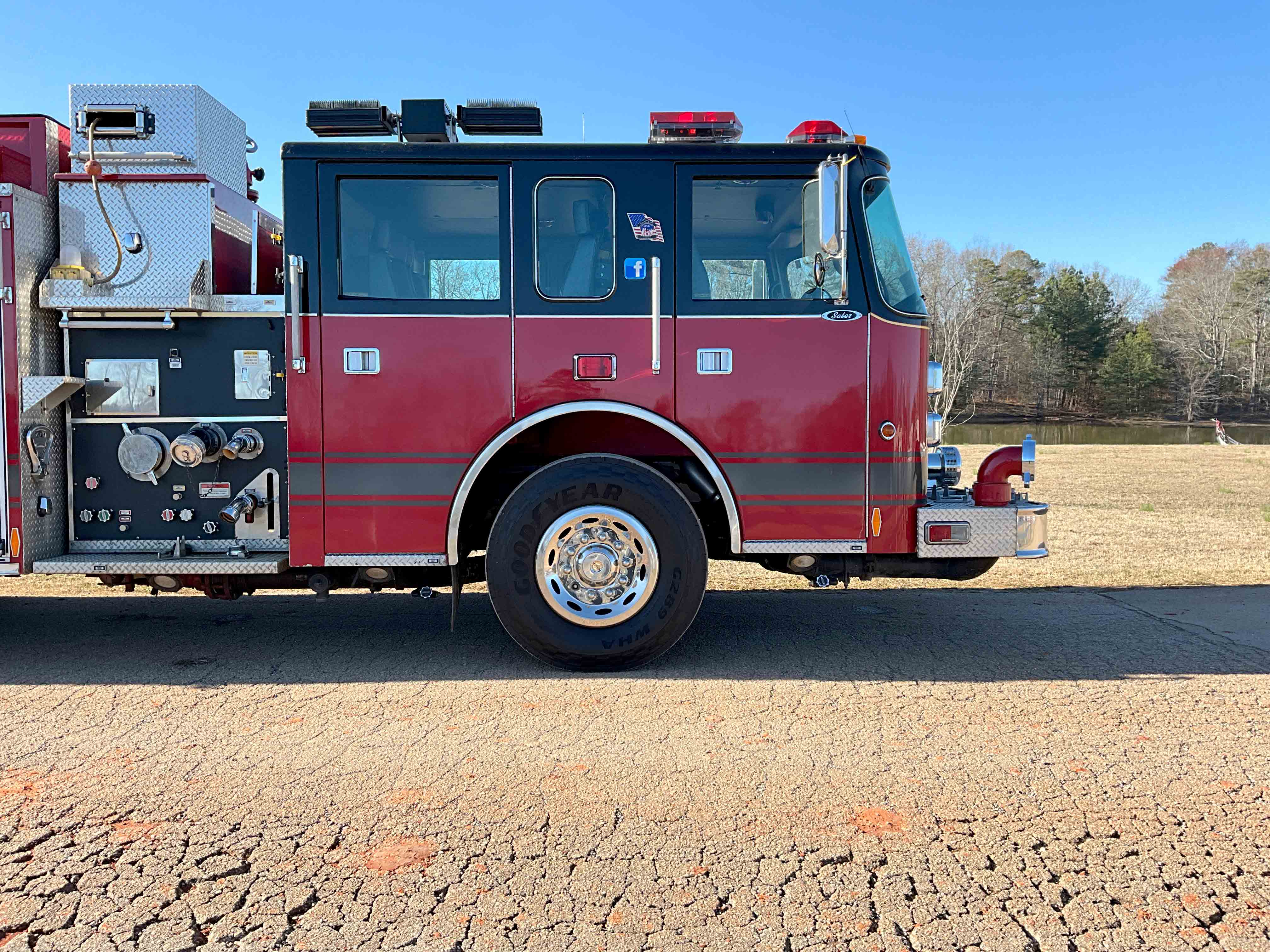 2000 Pierce Saber Pumper | Used Truck Details