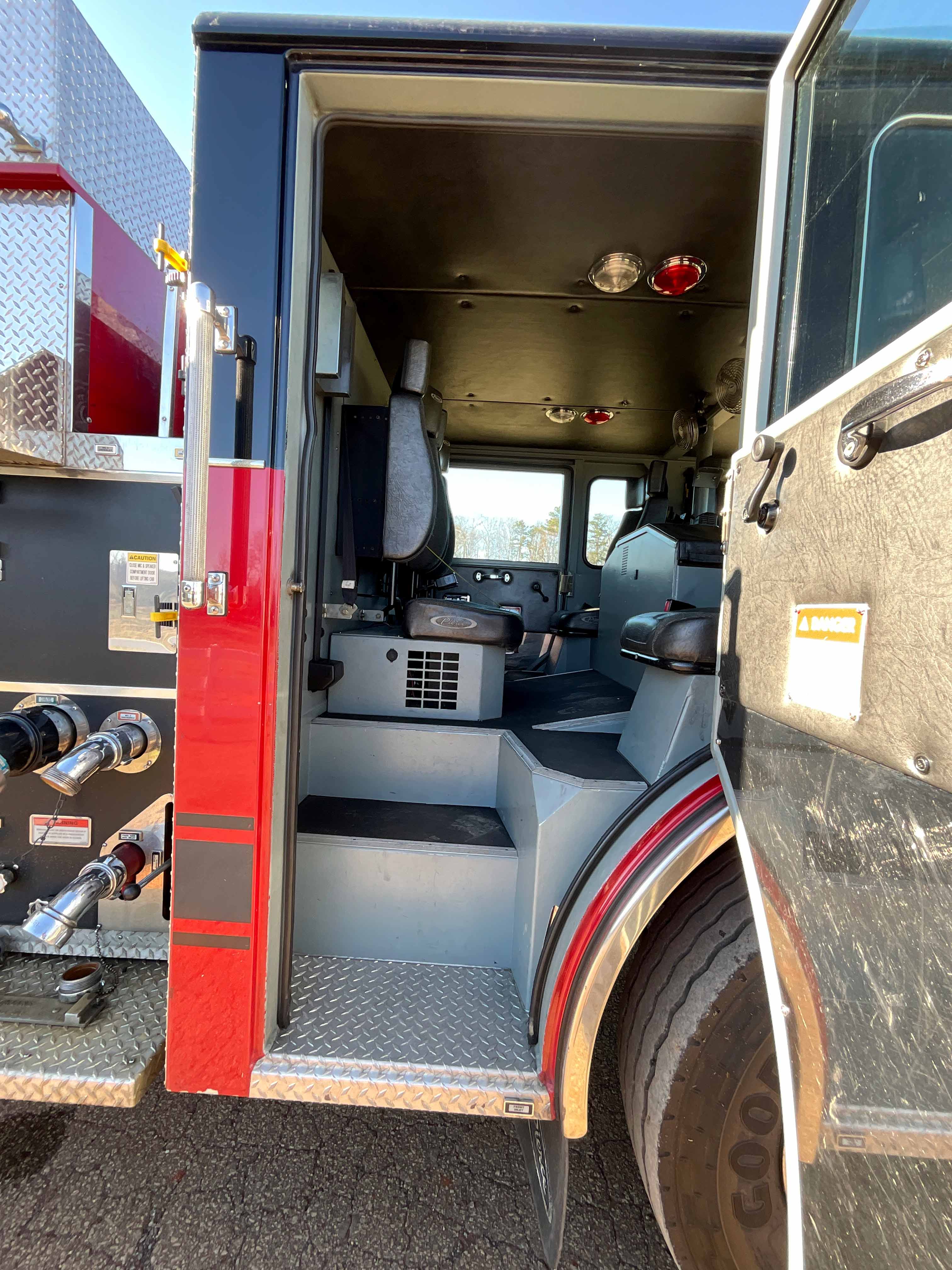 2000 Pierce Saber Pumper | Used Truck Details