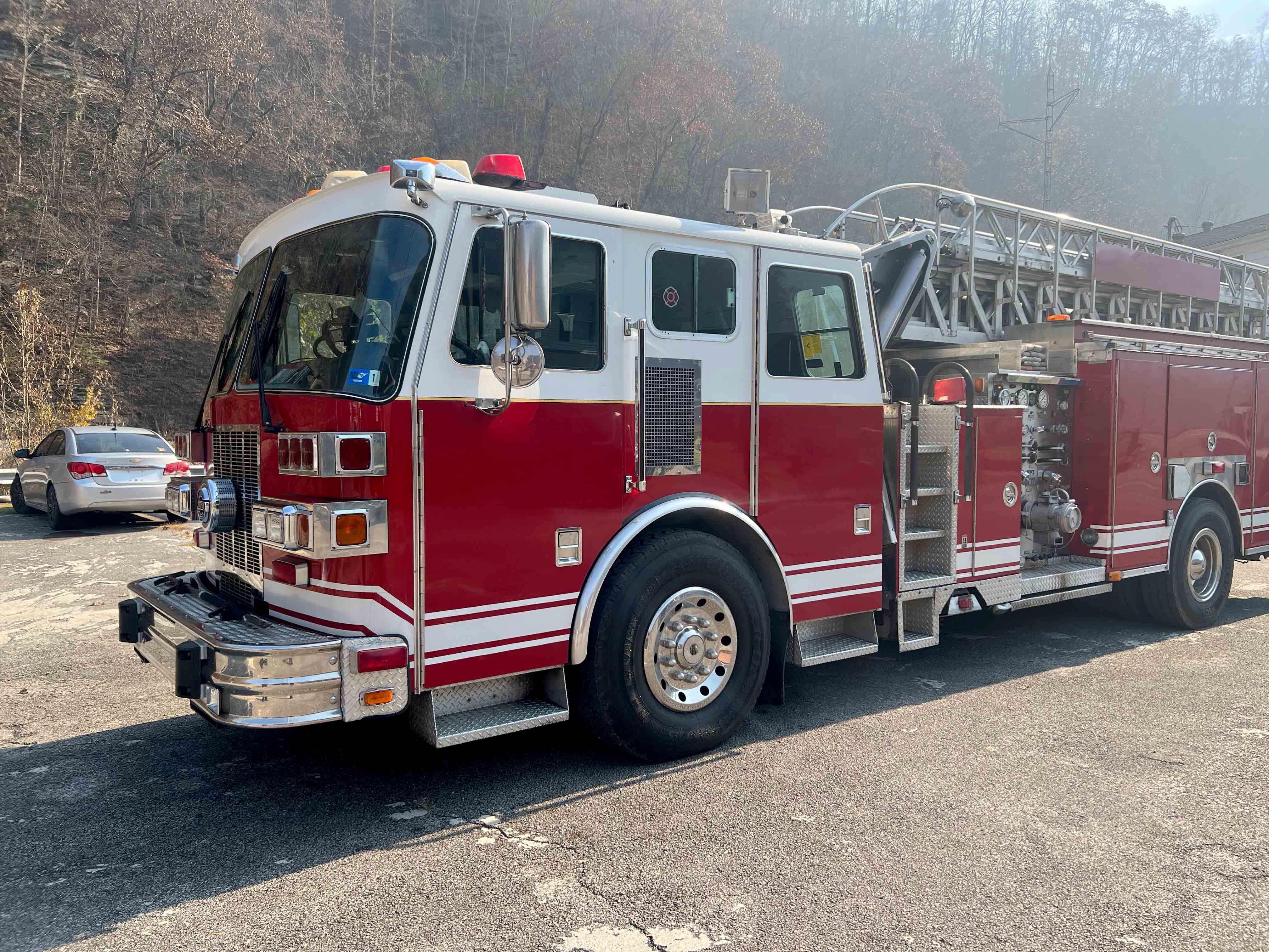 1996 Sutphen Deluge Mid-Mount 75' Aerial | Used Truck Details