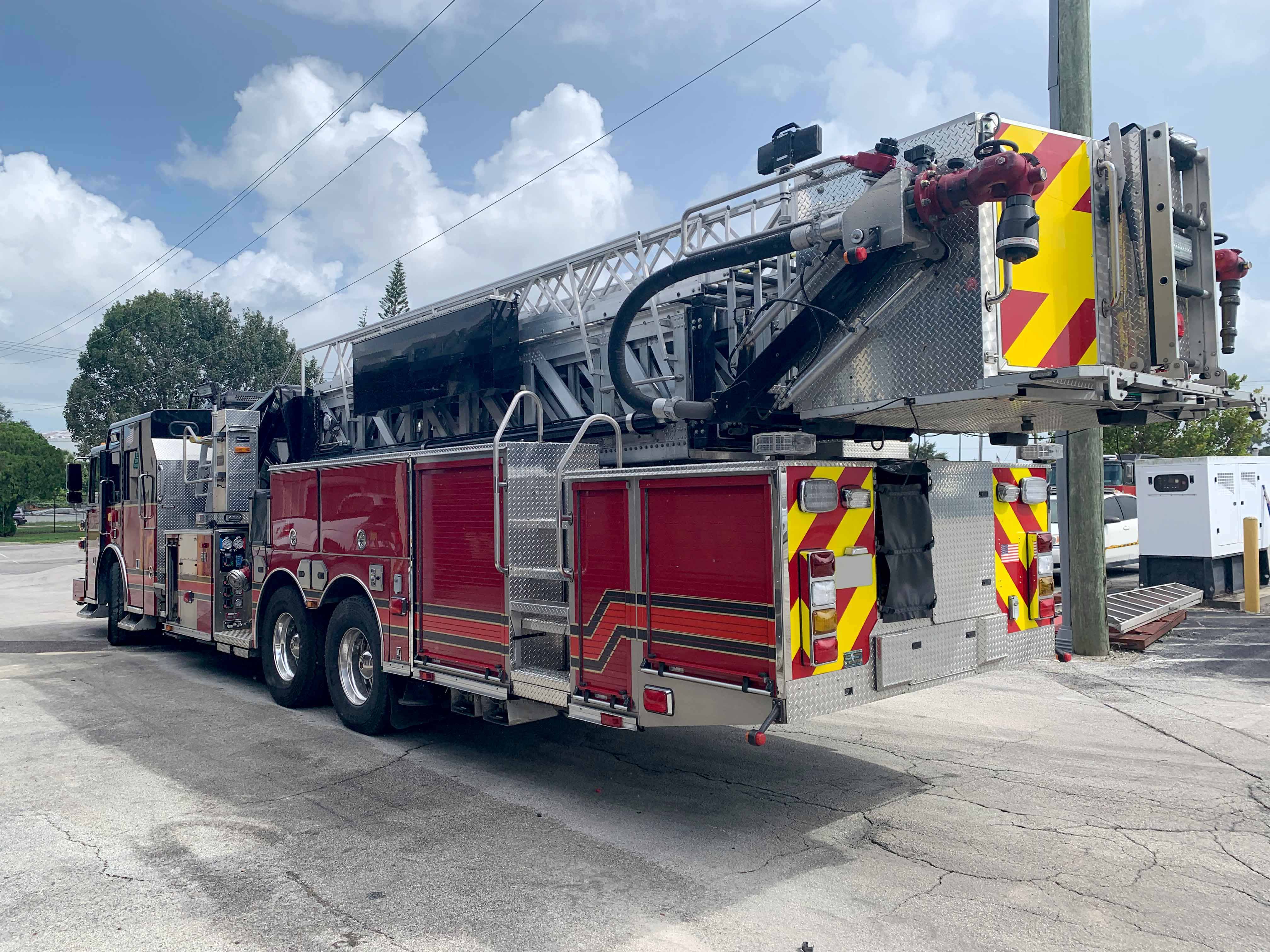 2014 Sutphen Mid-Mount 100' Platform | Used Truck Details