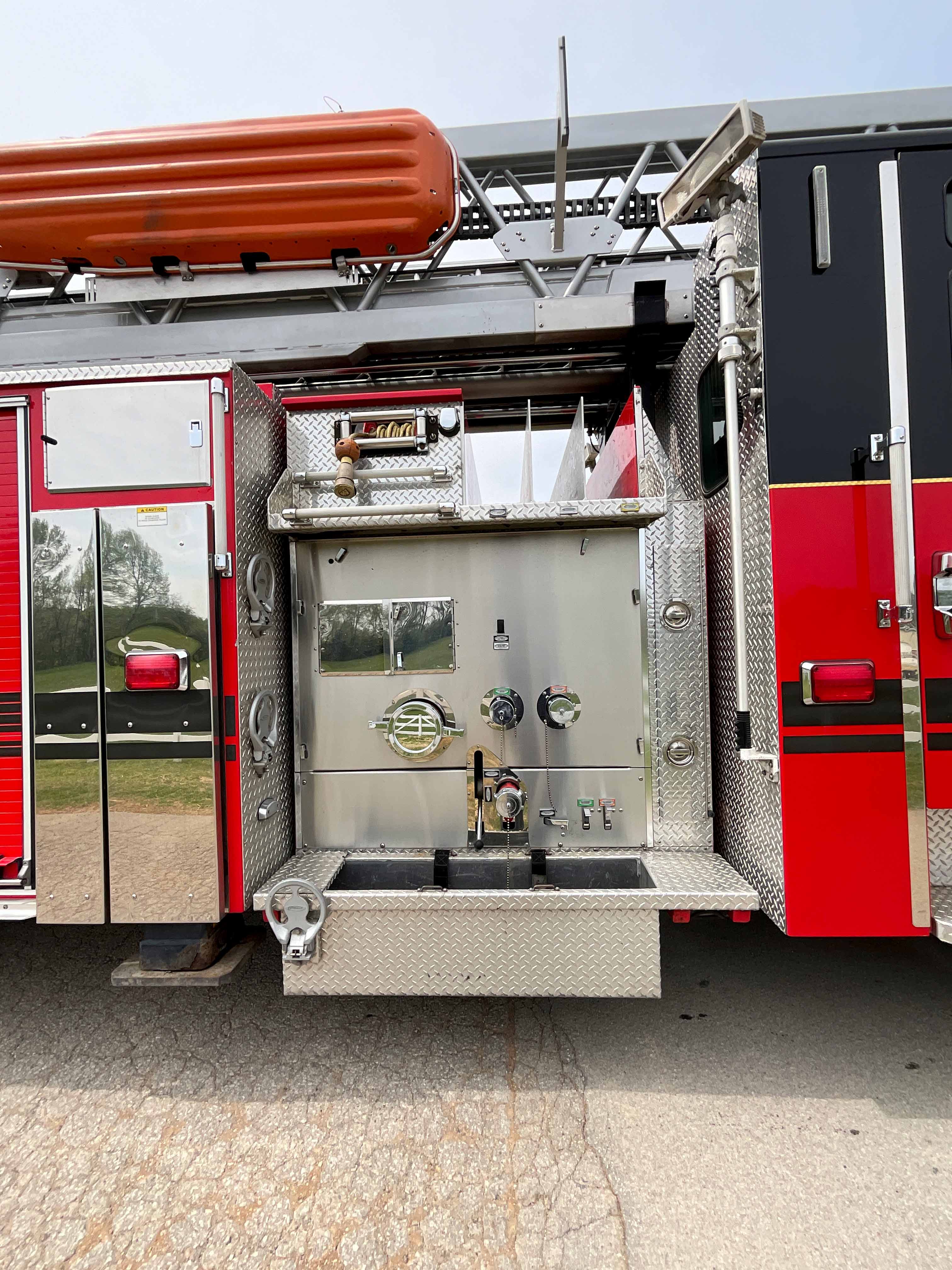 2008 Pierce Velocity 100' Platform | Firetrucks Unlimited