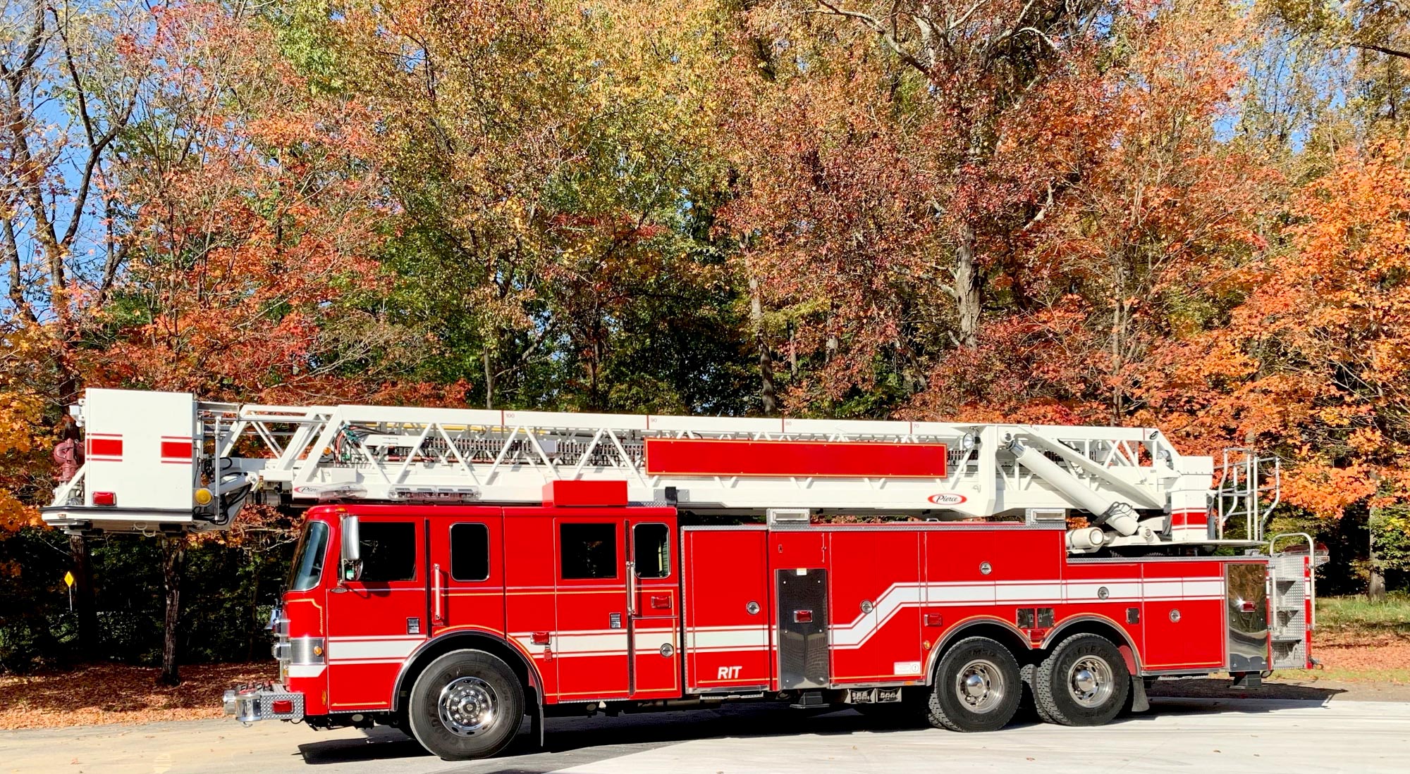 2005 Pierce Lance 100' Tower | Firetrucks Unlimited