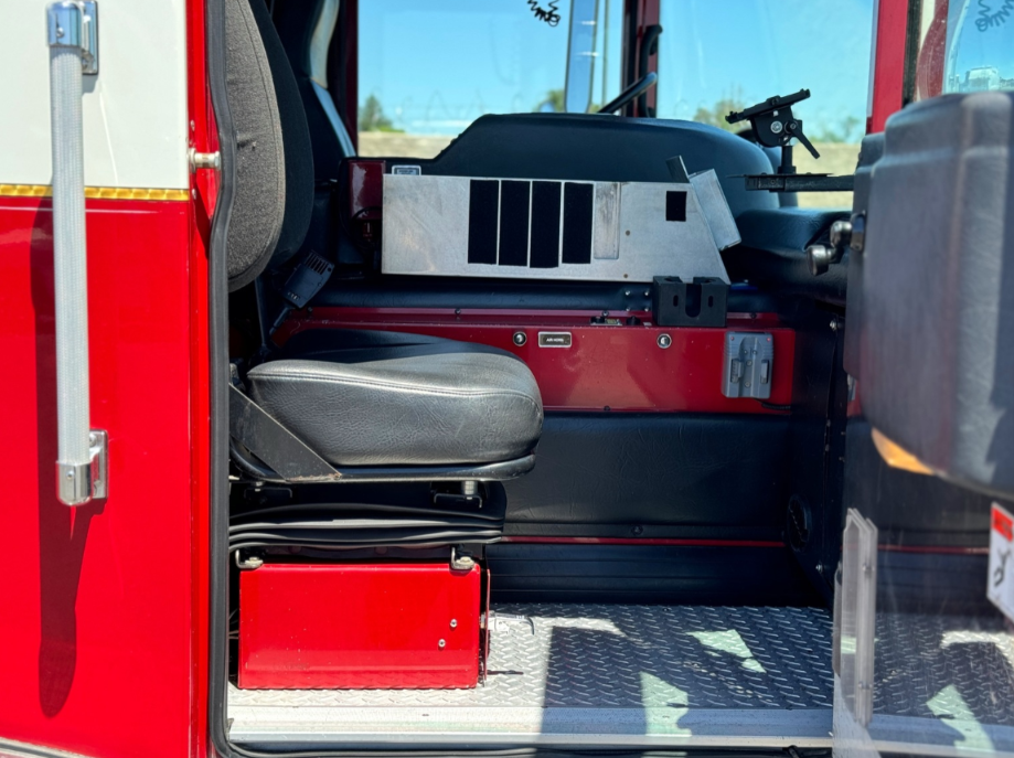 2005 Pierce Quantum Single Axle Cab & Chassis | Firetrucks Unlimited