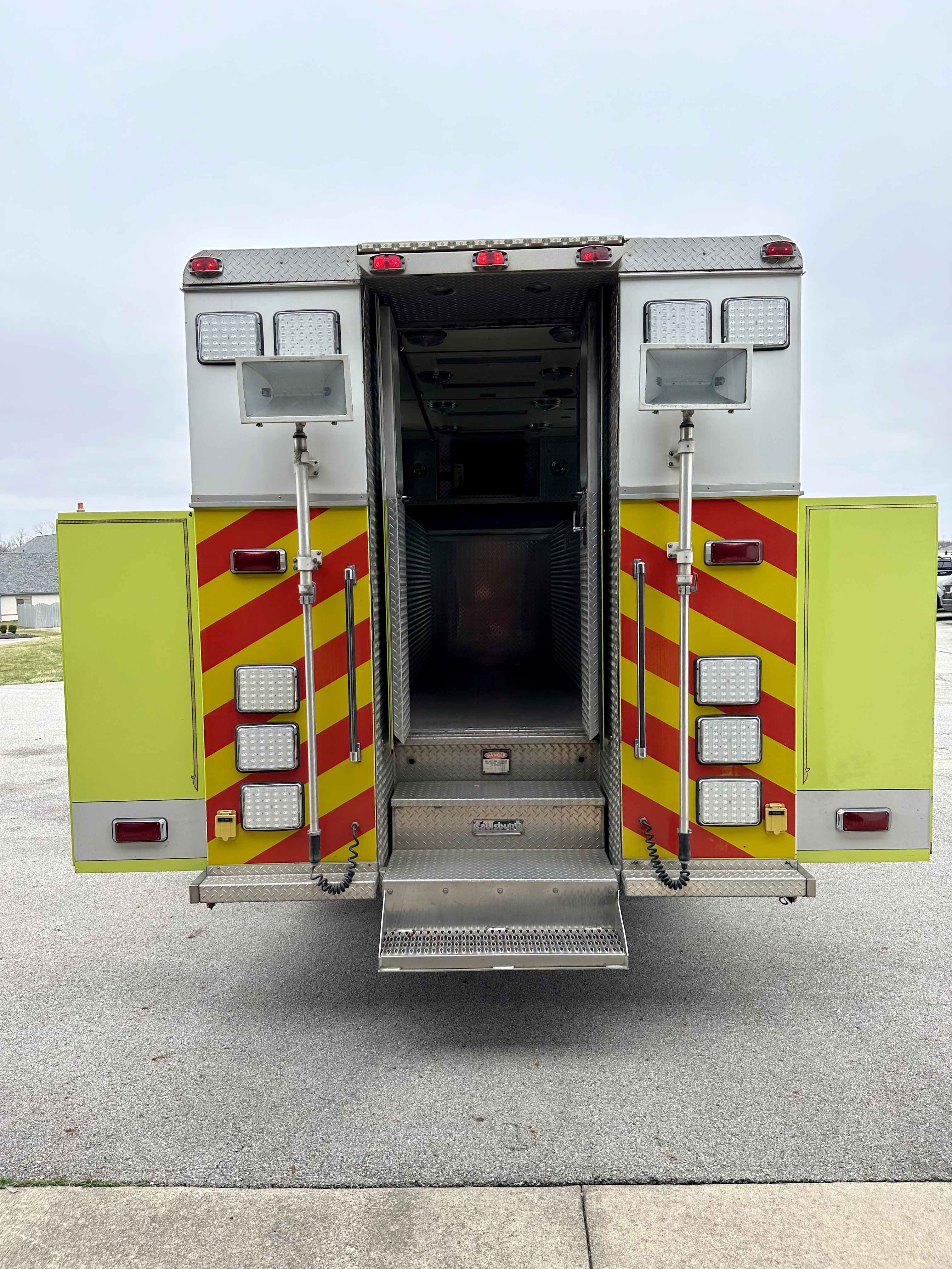 2009 Spartan Saulsbury (1992 Rescue Body) Walk-In Heavy Rescue | Used ...