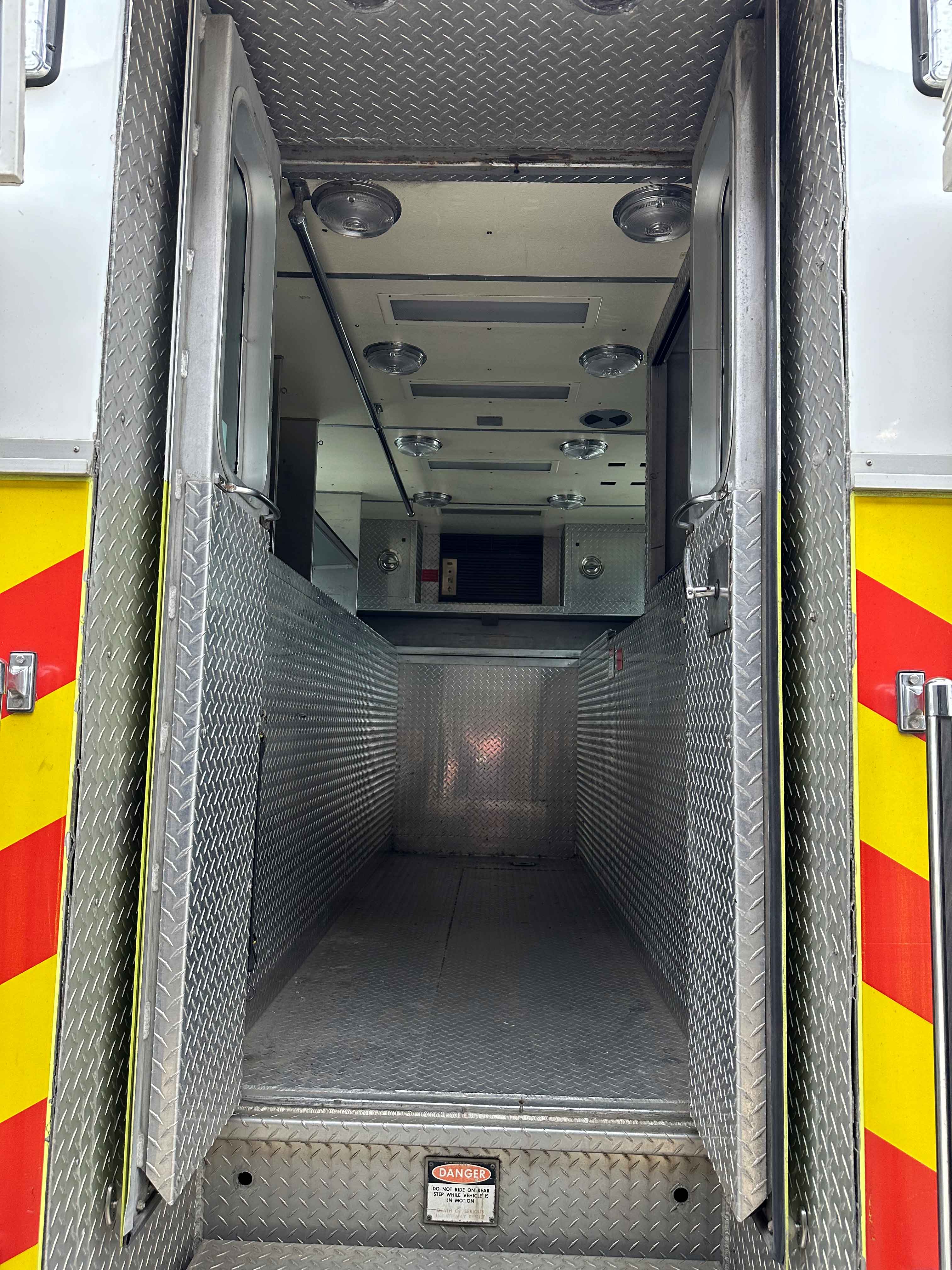 2009 Spartan Saulsbury (1992 Rescue Body) Walk-In Heavy Rescue | Used ...