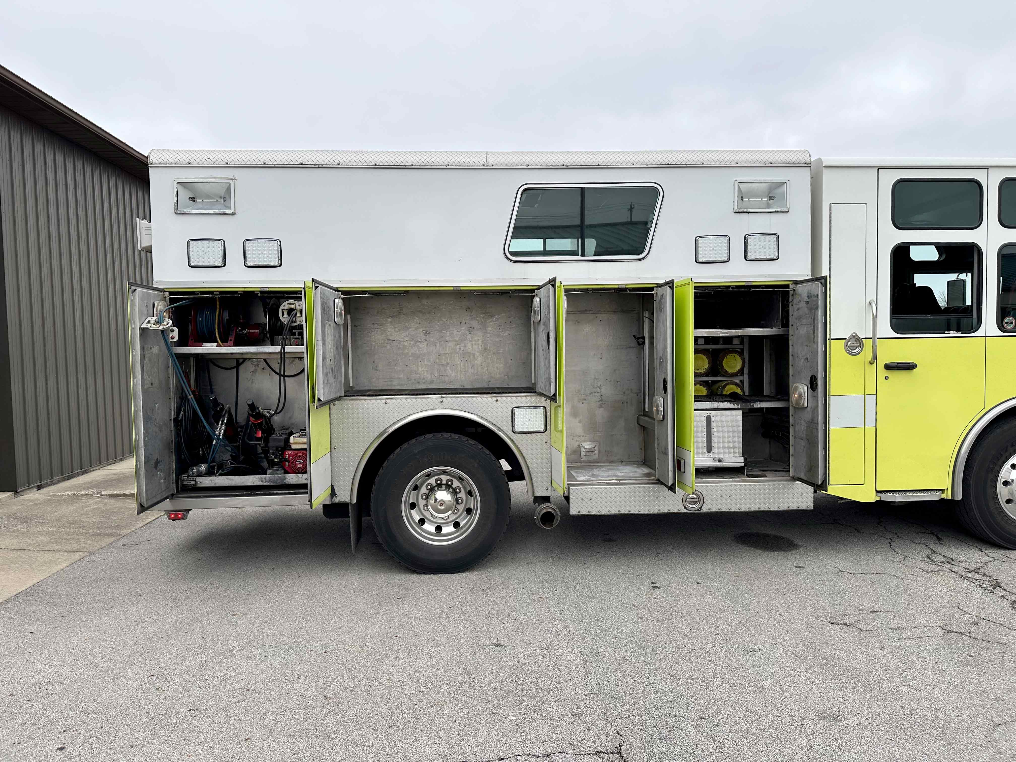 2009 Spartan Saulsbury (1992 Rescue Body) Walk-In Heavy Rescue | Used ...