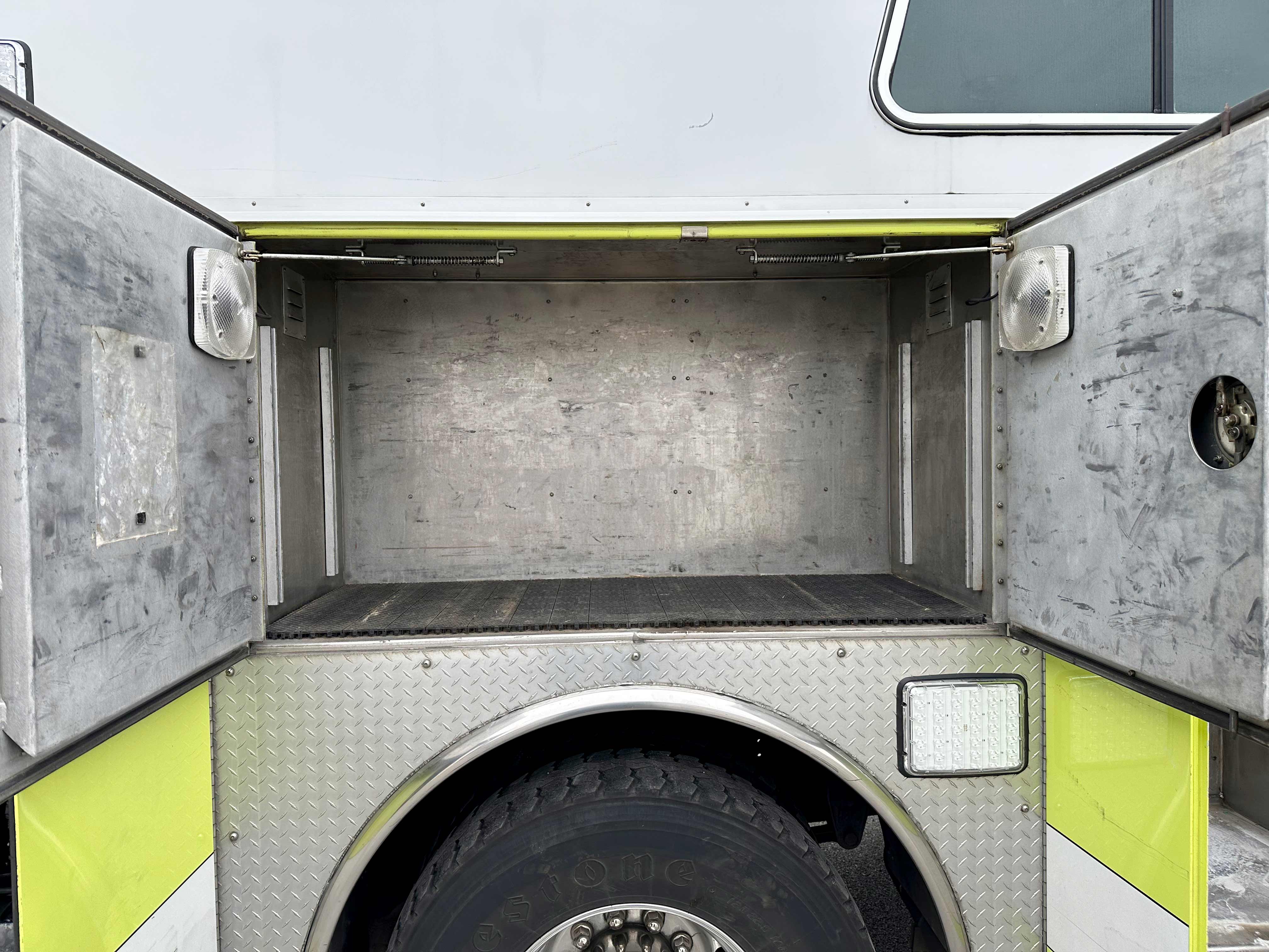 2009 Spartan Saulsbury (1992 Rescue Body) Walk-In Heavy Rescue | Used ...