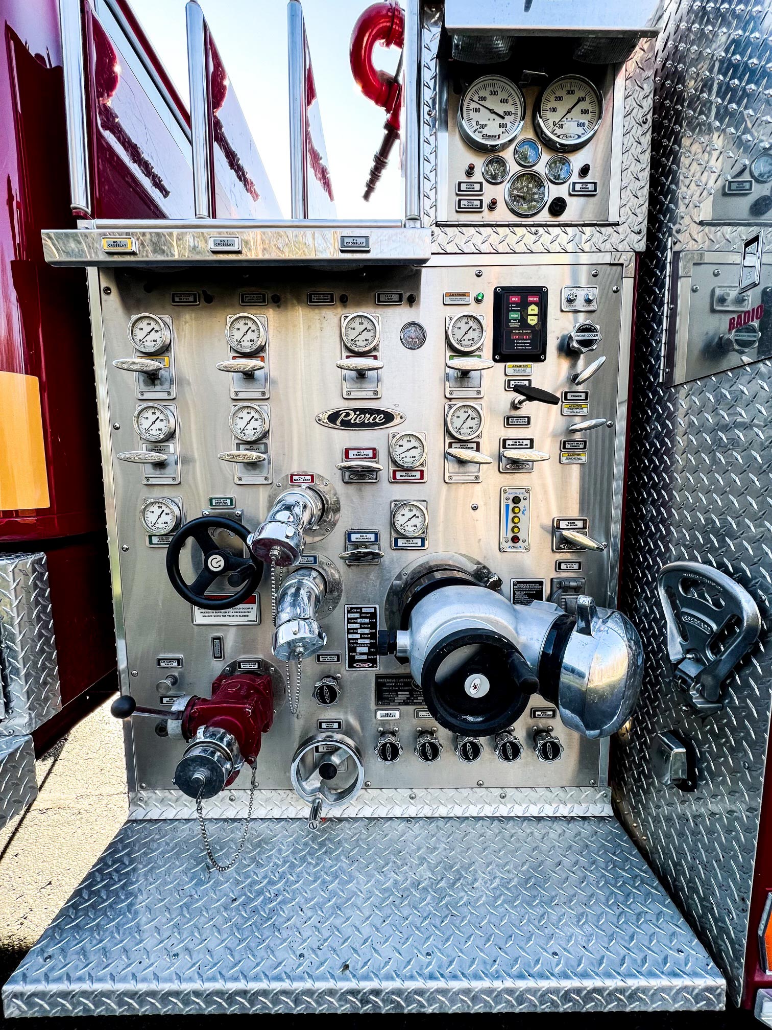 2000 Pierce International 4x4 Commercial Pumper | Firetrucks Unlimited