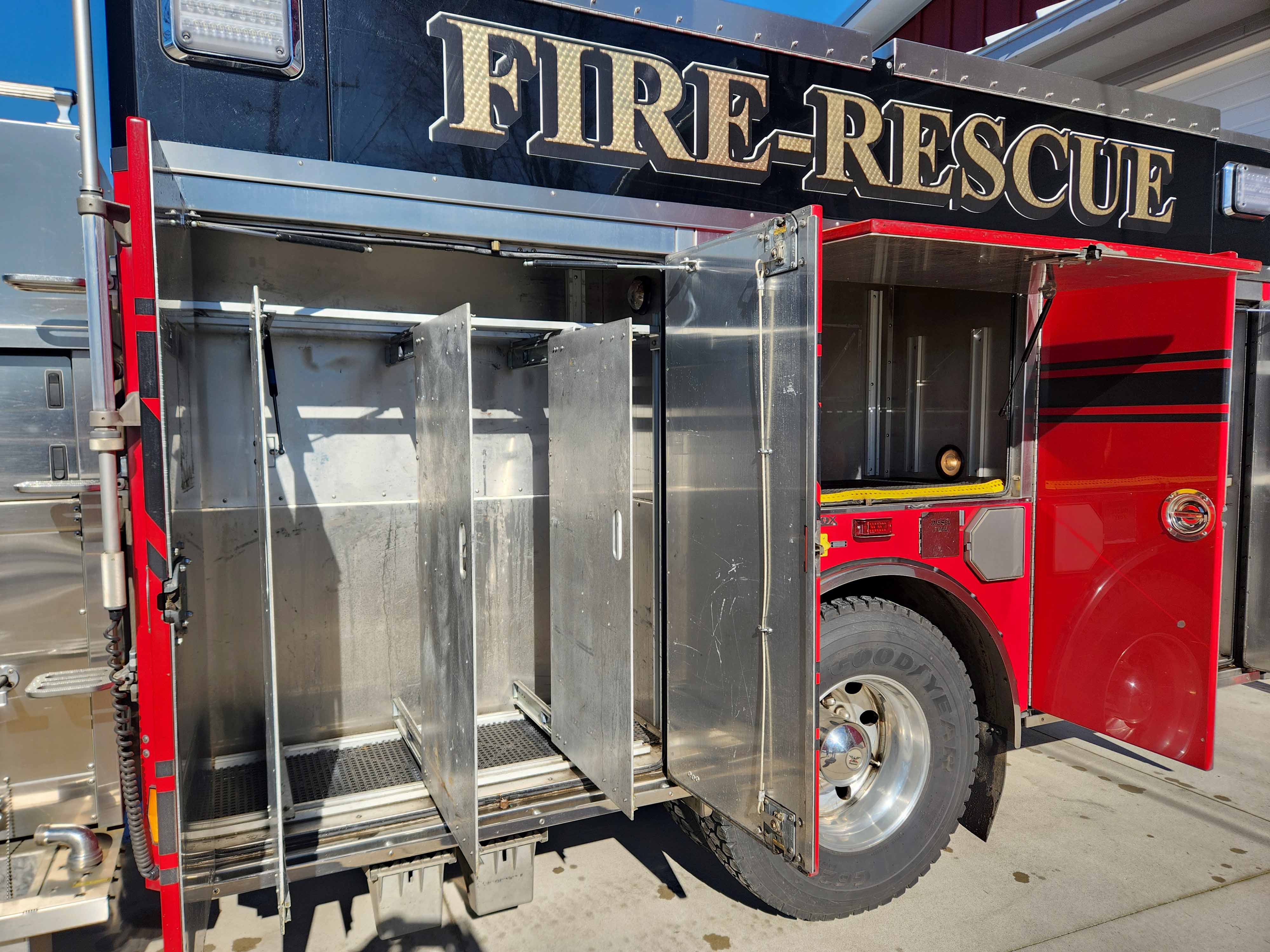 2006 HME Silver Fox Rescue Pumper | Firetrucks Unlimited