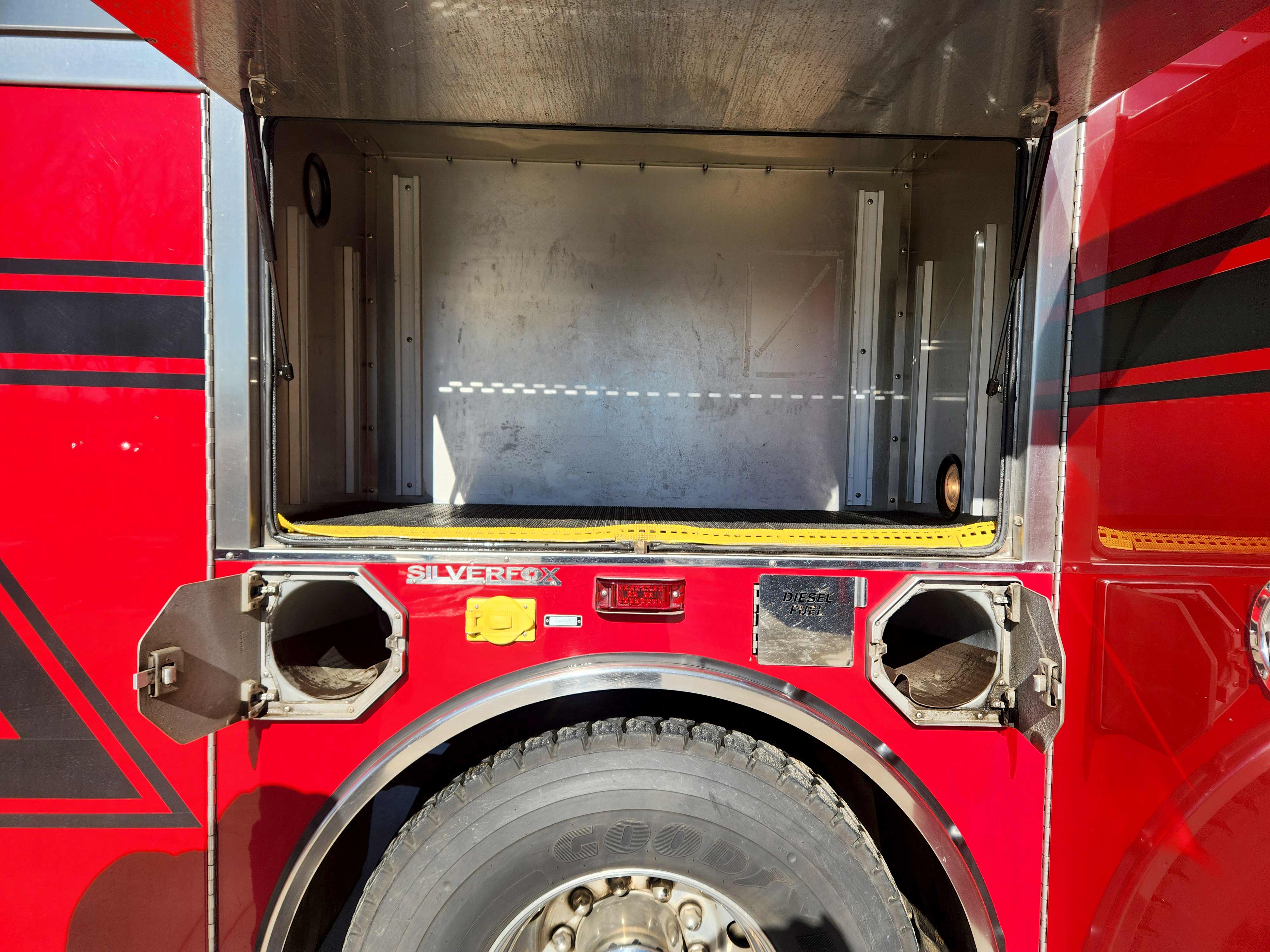 2006 HME Silver Fox Rescue Pumper | Firetrucks Unlimited