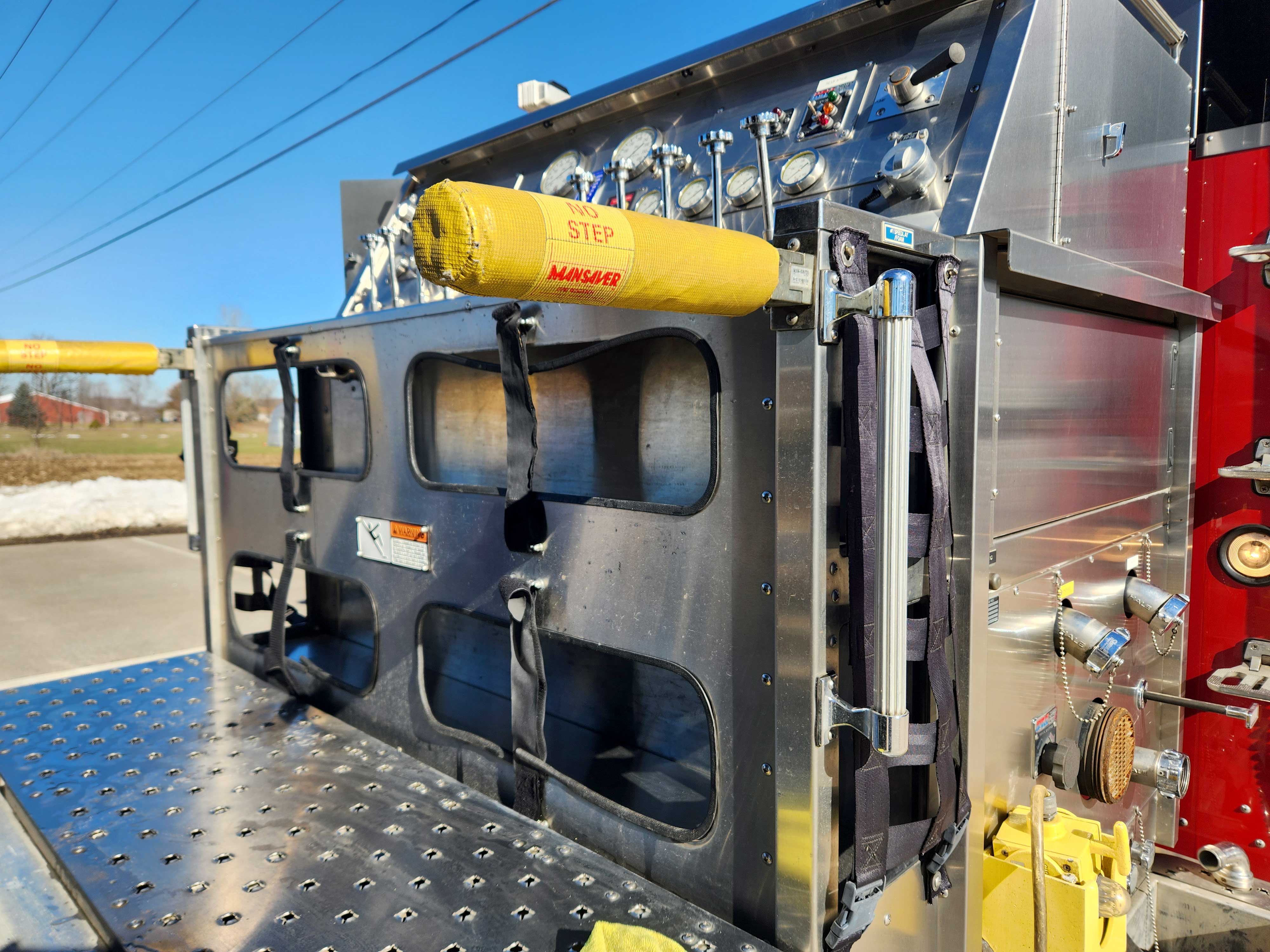 2006 HME Silver Fox Rescue Pumper | Firetrucks Unlimited