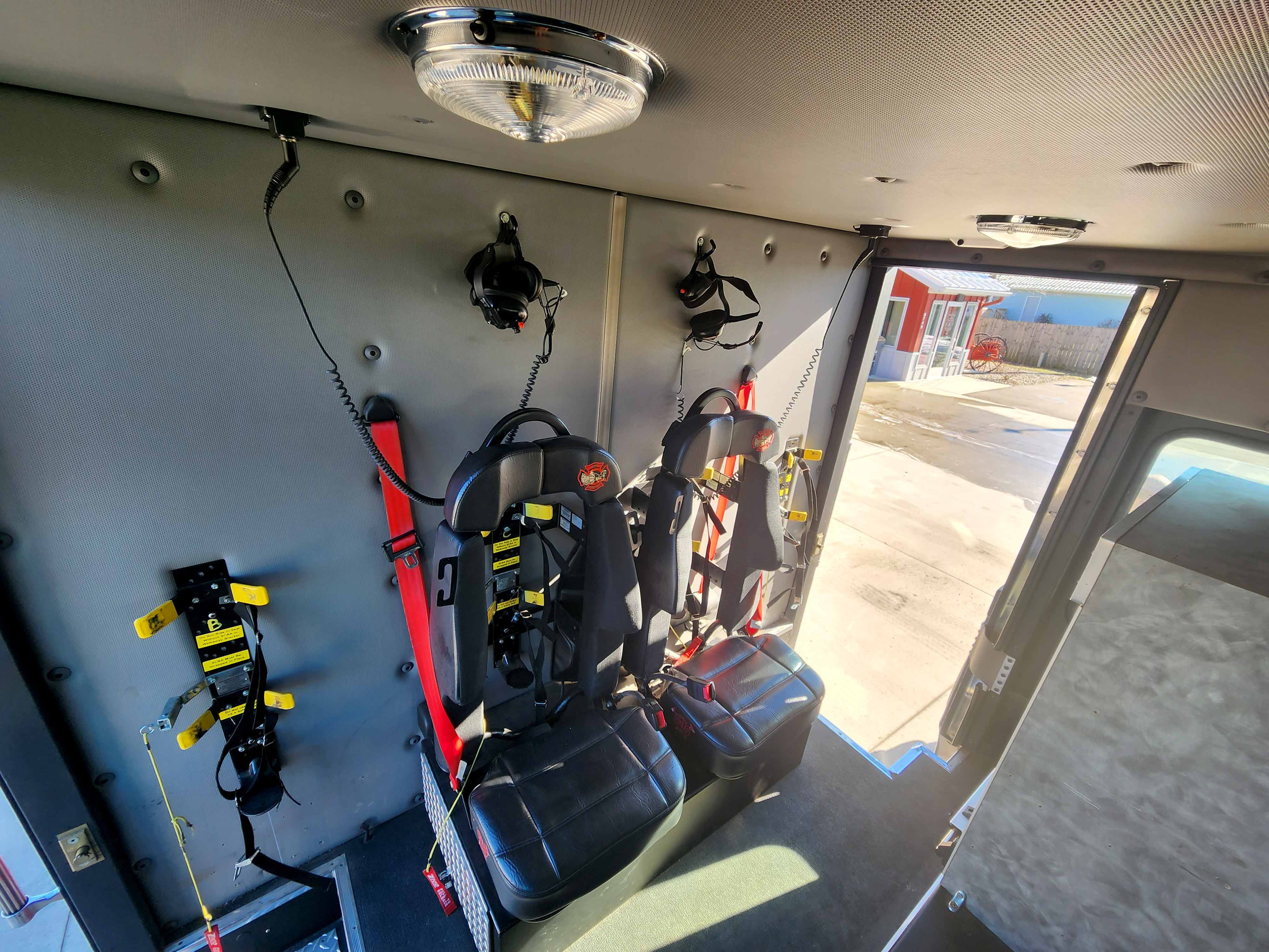 2006 HME Silver Fox Rescue Pumper | Firetrucks Unlimited